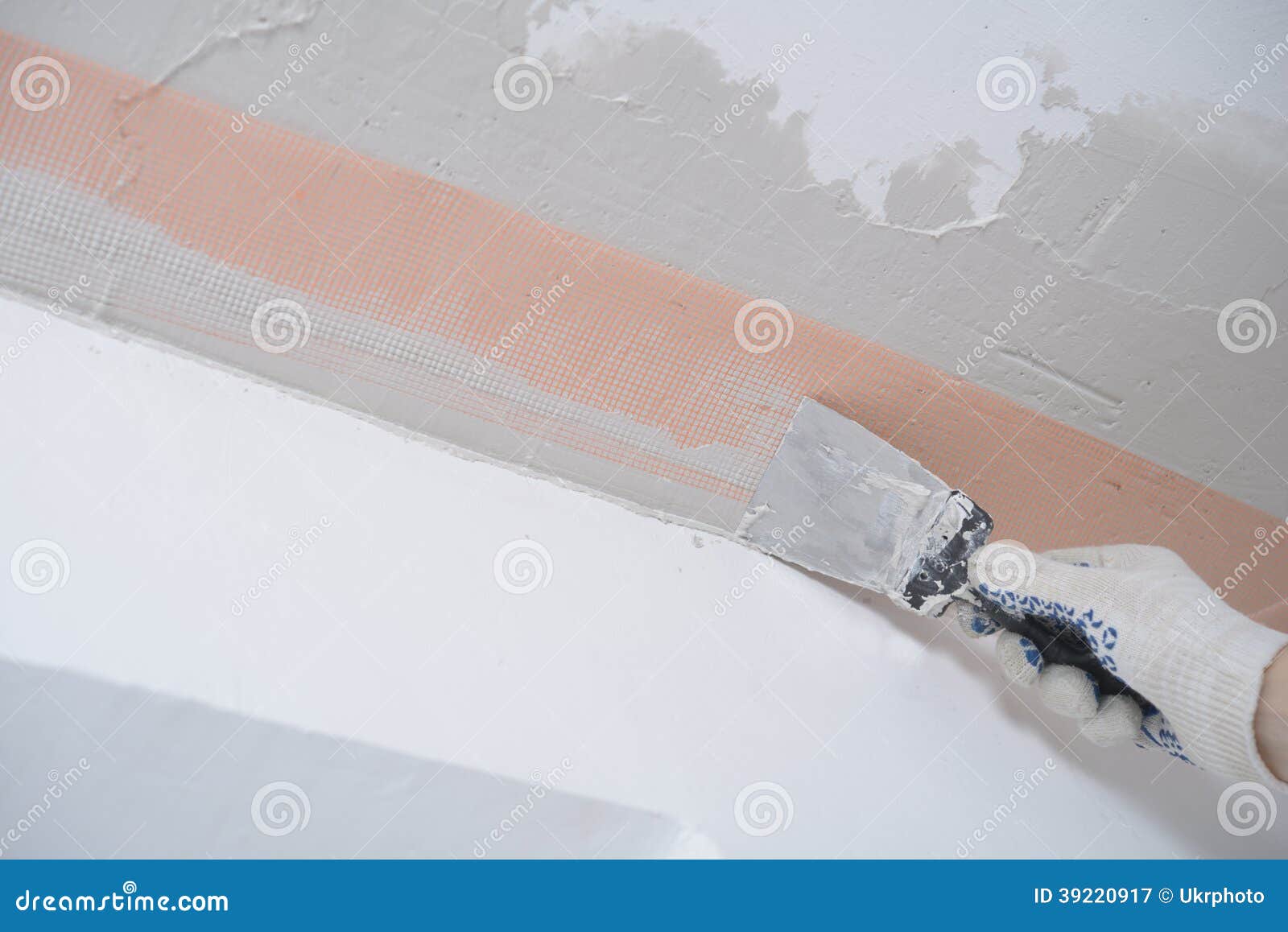 Plastering a ceiling stock image. Image of putty, contractor - 39220917