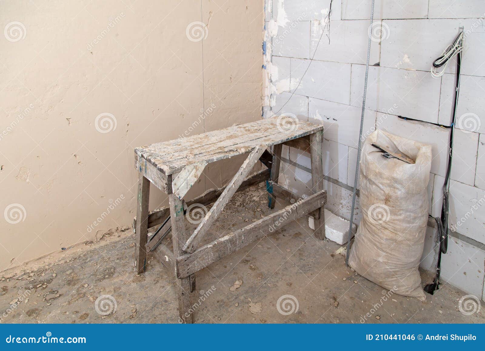 Plastering in the Room. Home Stock Photo - Image of classic, altbau ...