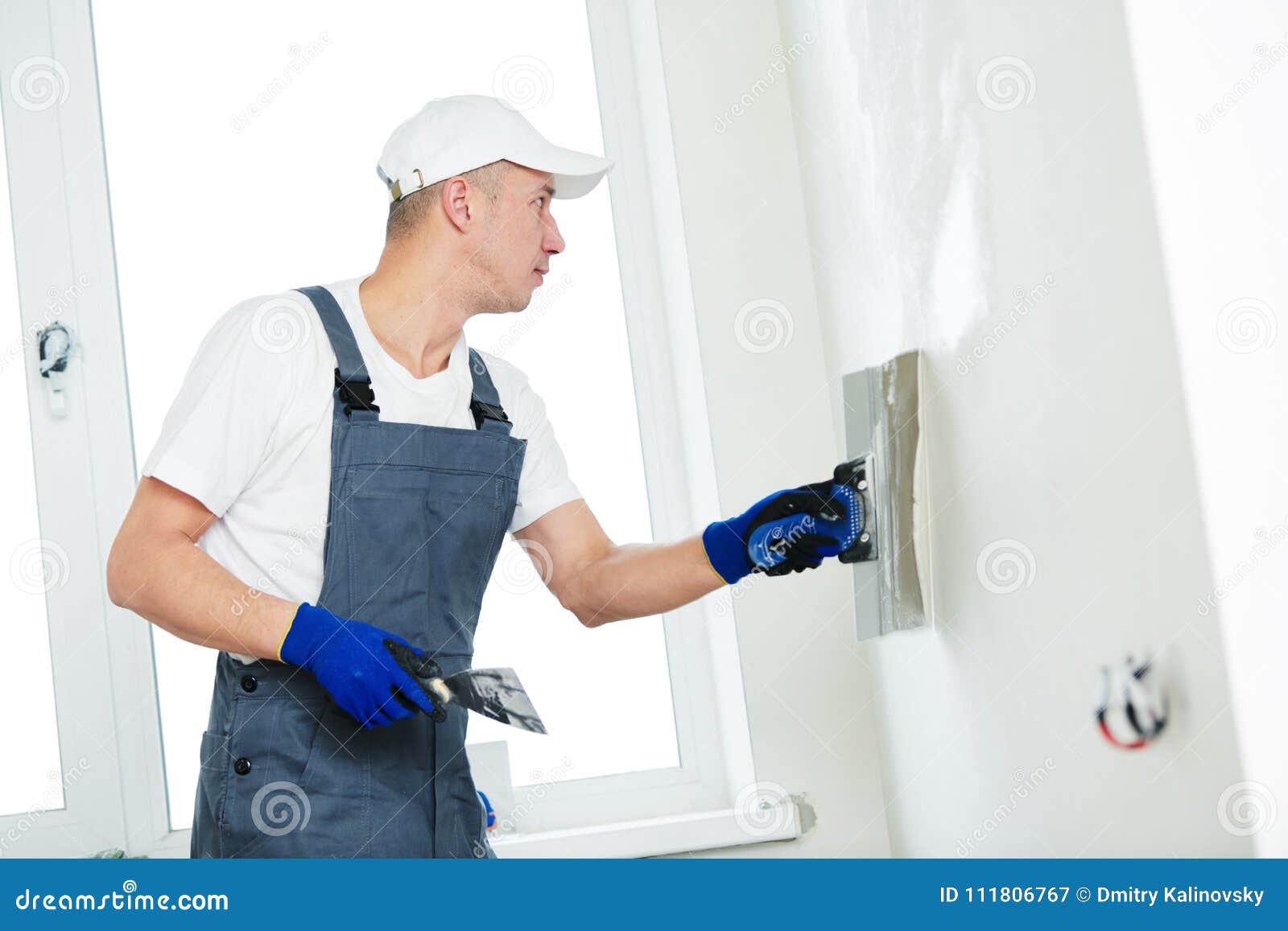 Plastering. Worker Spackling a Wall with Putty Stock Image - Image of ...