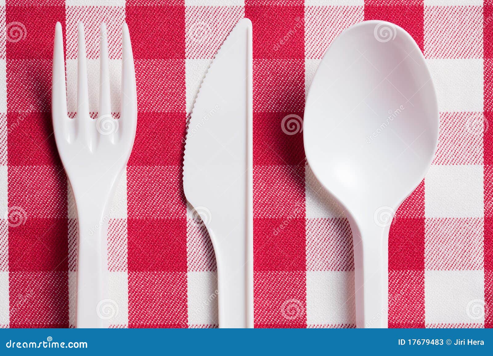 Plastic Bestek Op Geruit Tafelkleed Stock Afbeelding - Image of leeg ...
