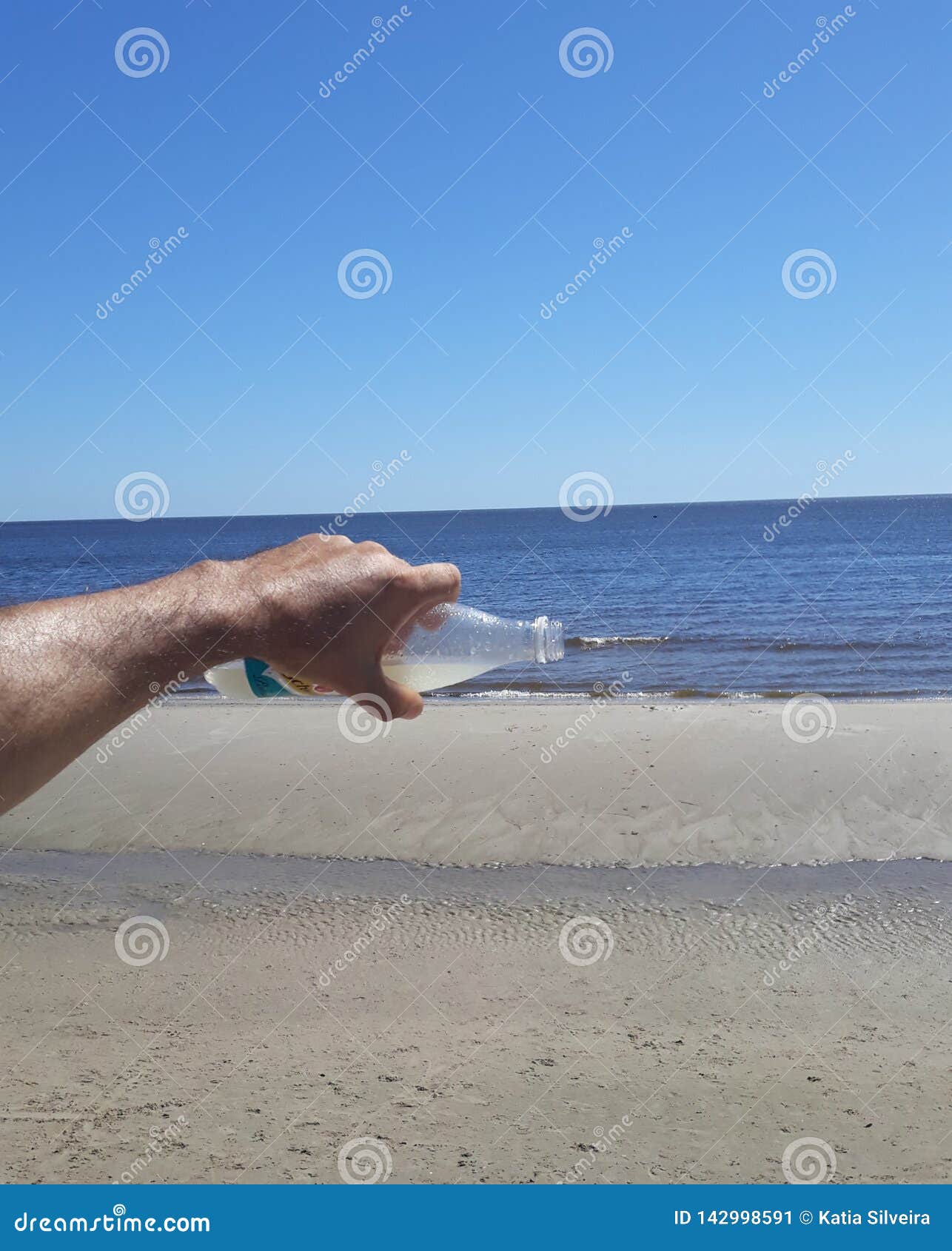 Optical illusion stock image. Image of water, illusion - 142998591