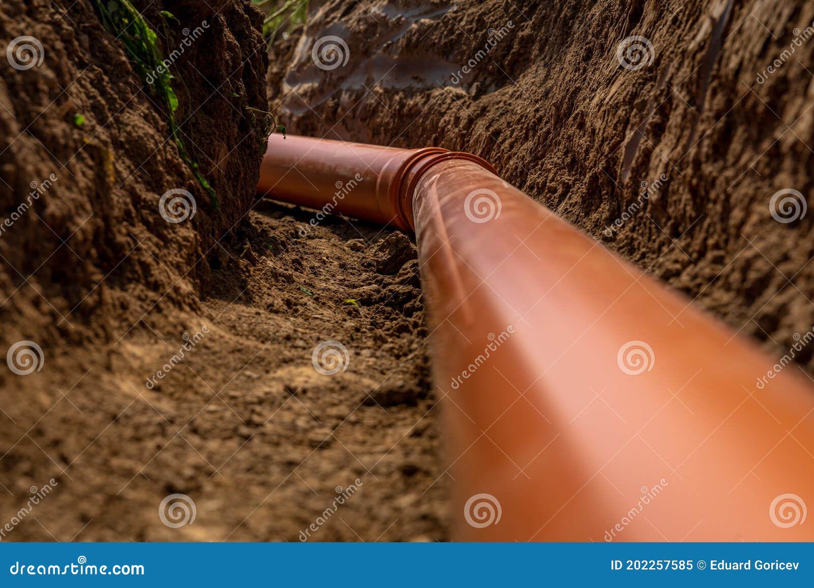 Plastic Buizen in De Grond Tijdens De Constructie Van Een Gebouw Stock ...