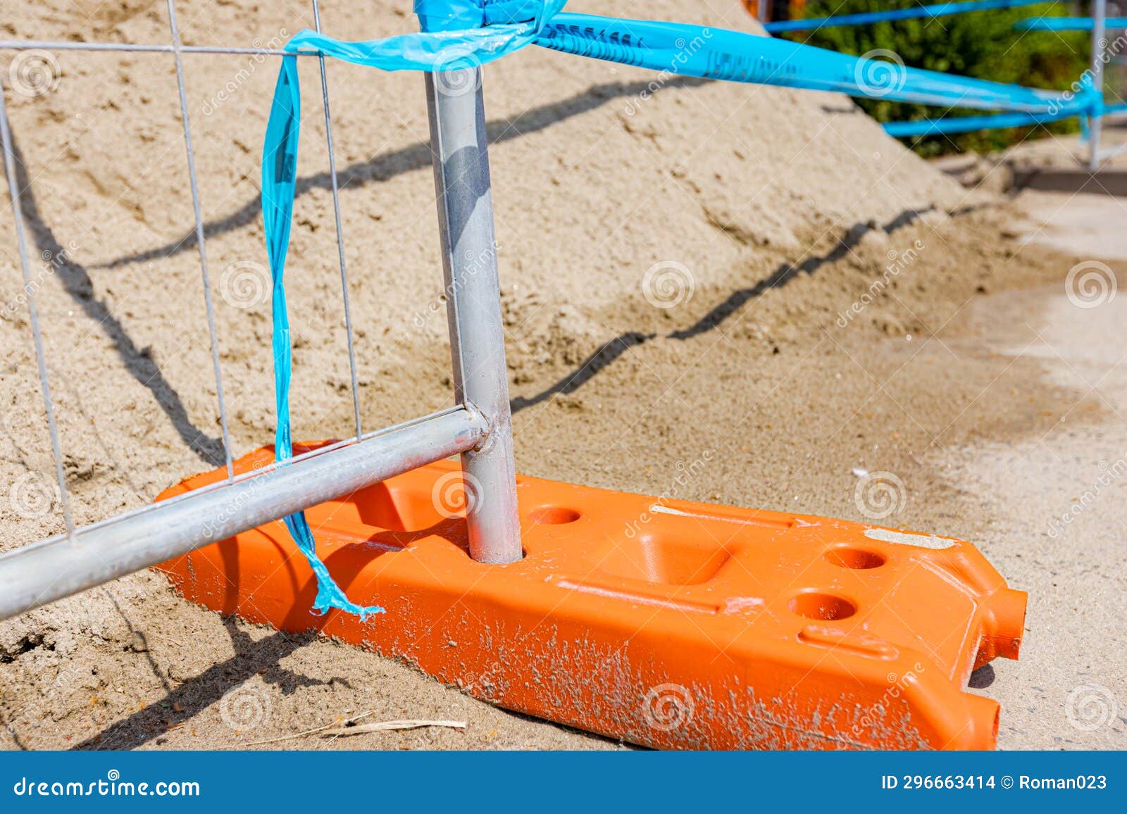 Plastic Foot Stabilizer for Metal Wire Fence at the Construction Site ...