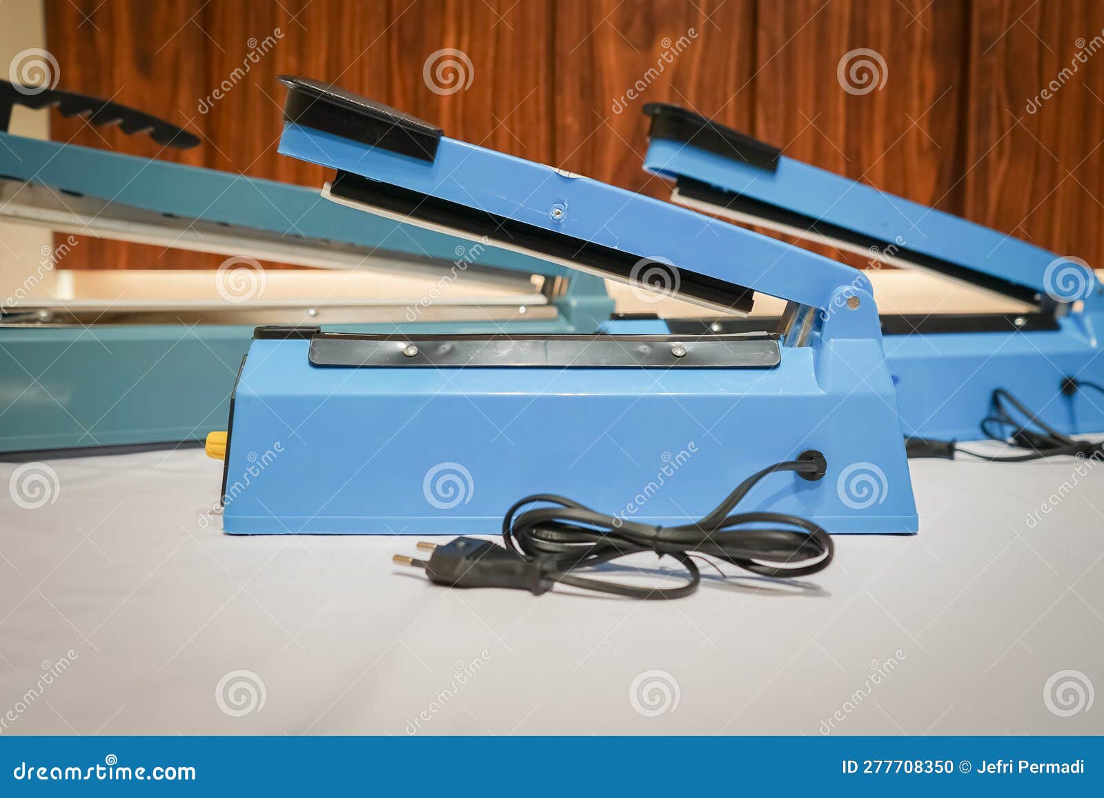 Plastic Sealer: Efficient and Easy-to-Use Tool for Sealing Plastic Bags ...