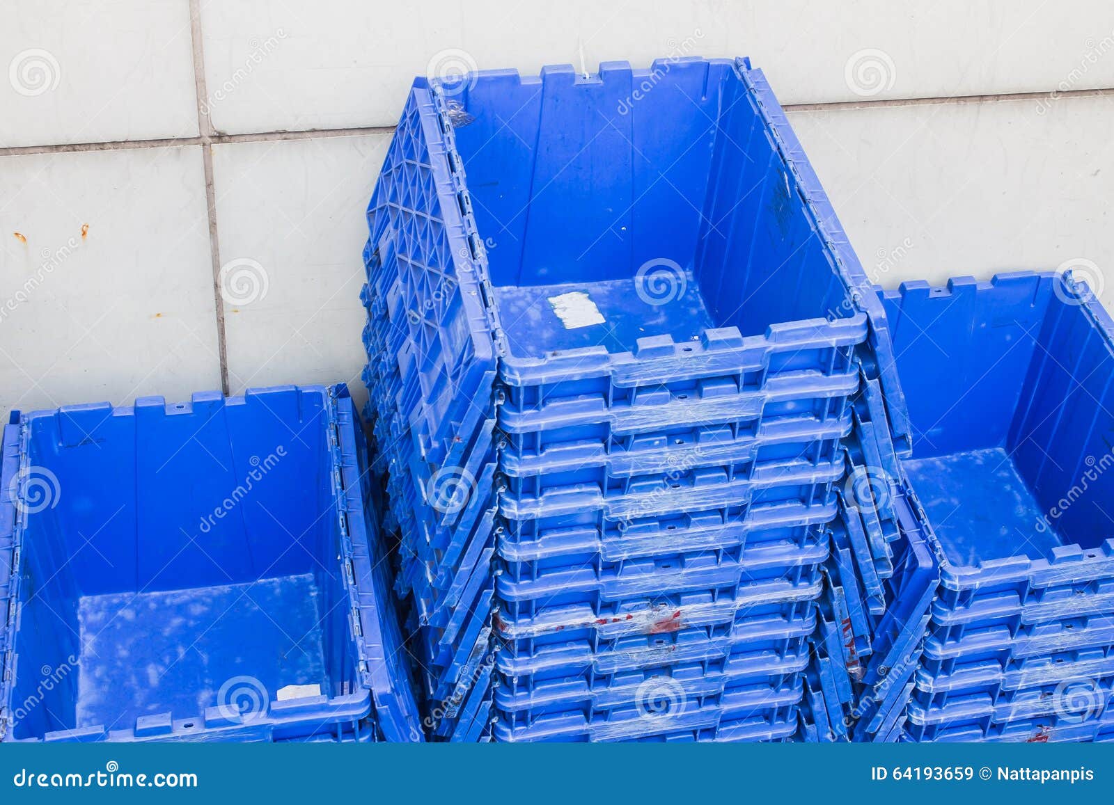 Plastic Shipping Boxes for Delivery Logistics, Blue Plastic Crate Stock ...