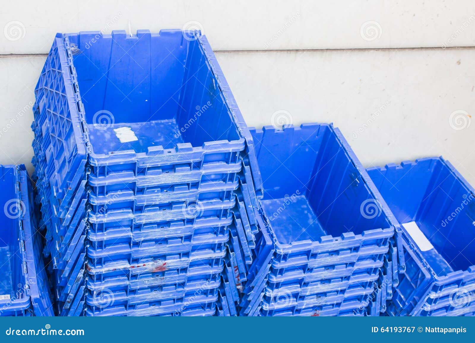 Plastic Shipping Boxes for Delivery Logistics, Blue Plastic Crate Stock ...