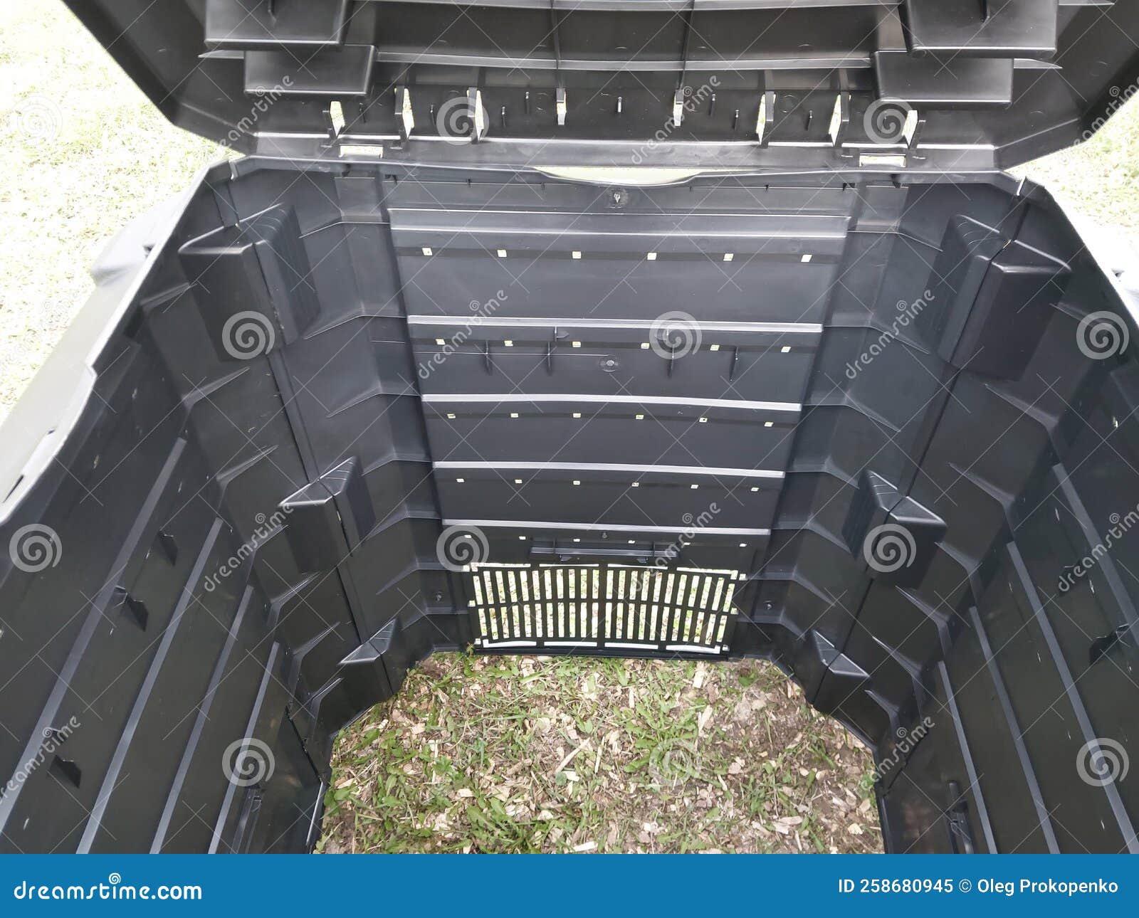 Plastic Tank for the Production and Storage of Compost in the Garden ...