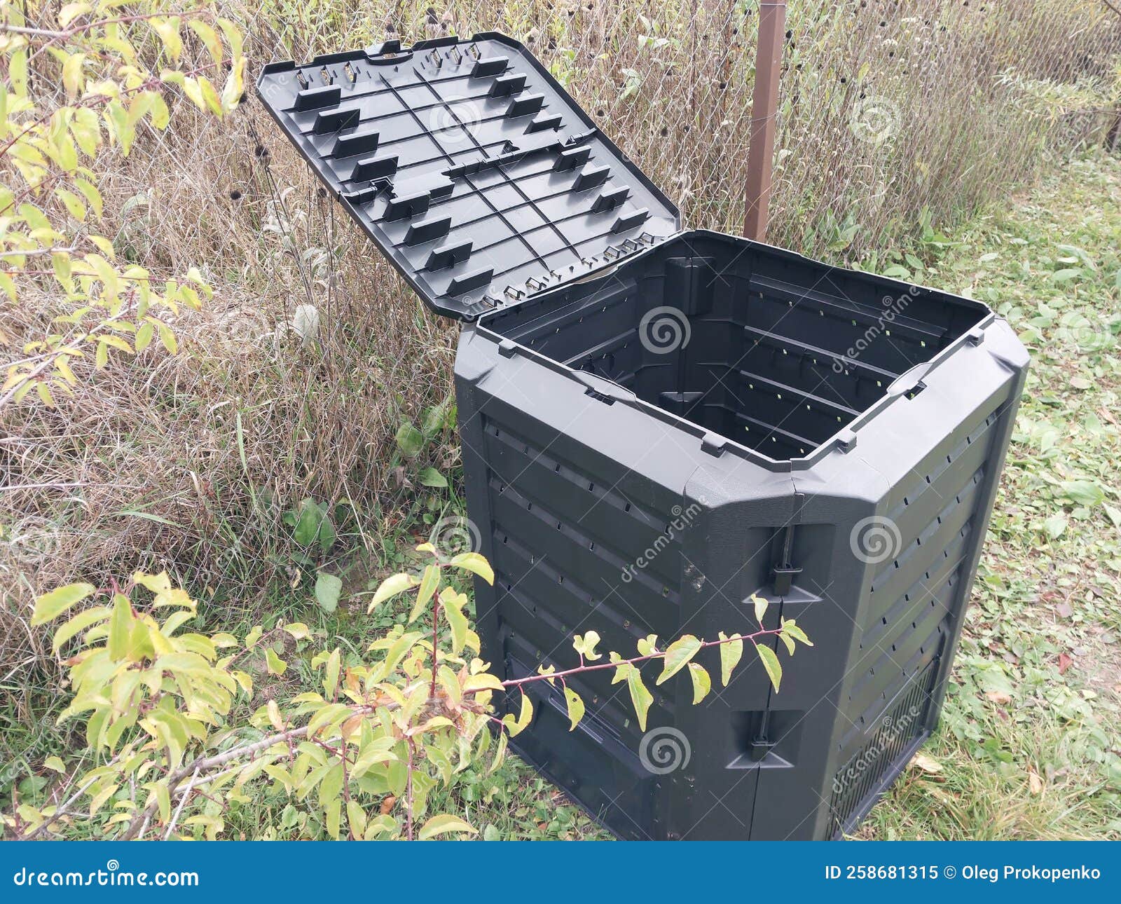 Plastic Tank for the Production and Storage of Compost in the Garden ...