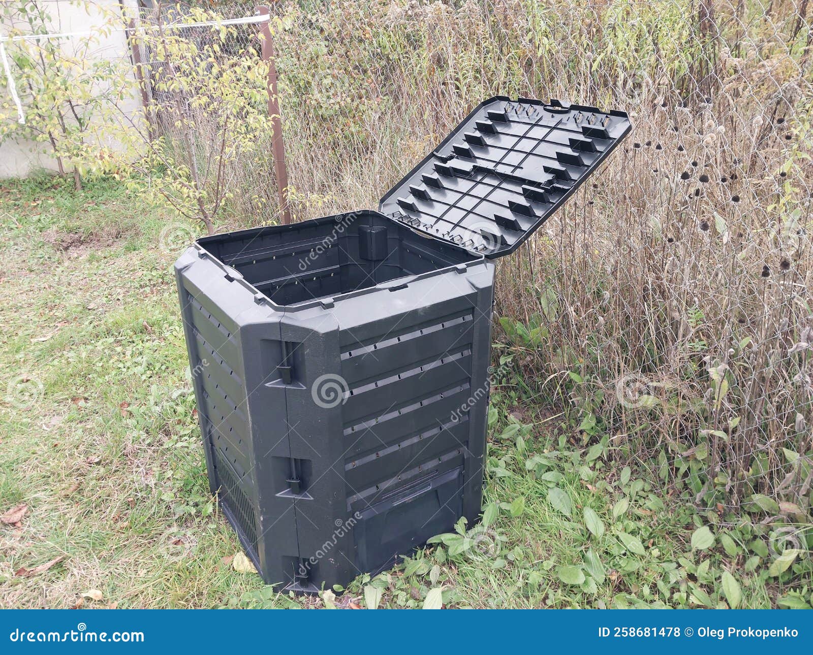 Plastic Tank for the Production and Storage of Compost in the Garden ...