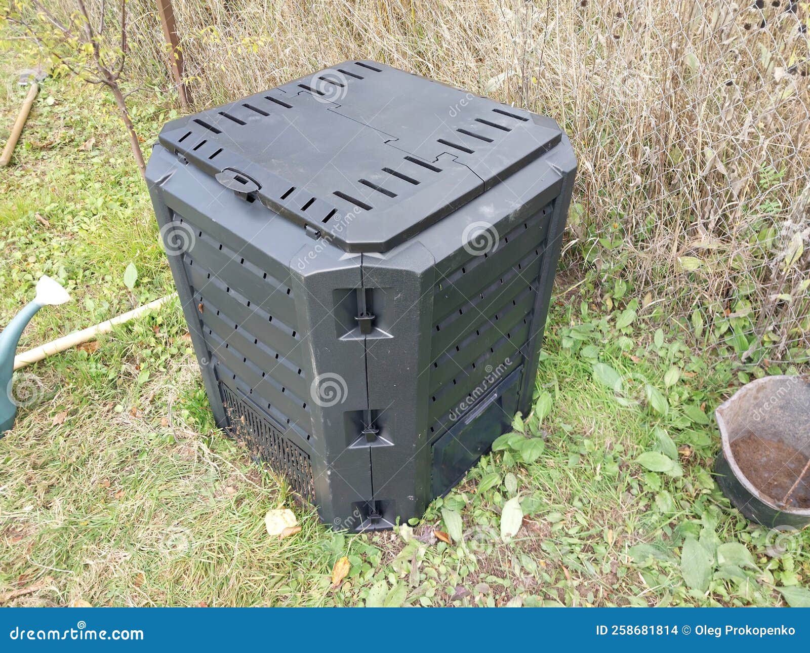 Plastic Tank for the Production and Storage of Compost in the Garden ...