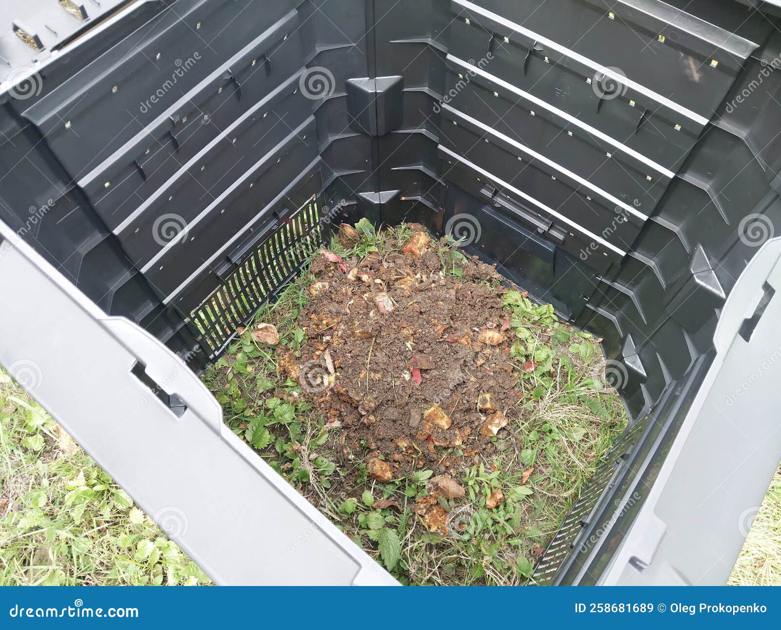 Plastic Tank for the Production and Storage of Compost in the Garden ...