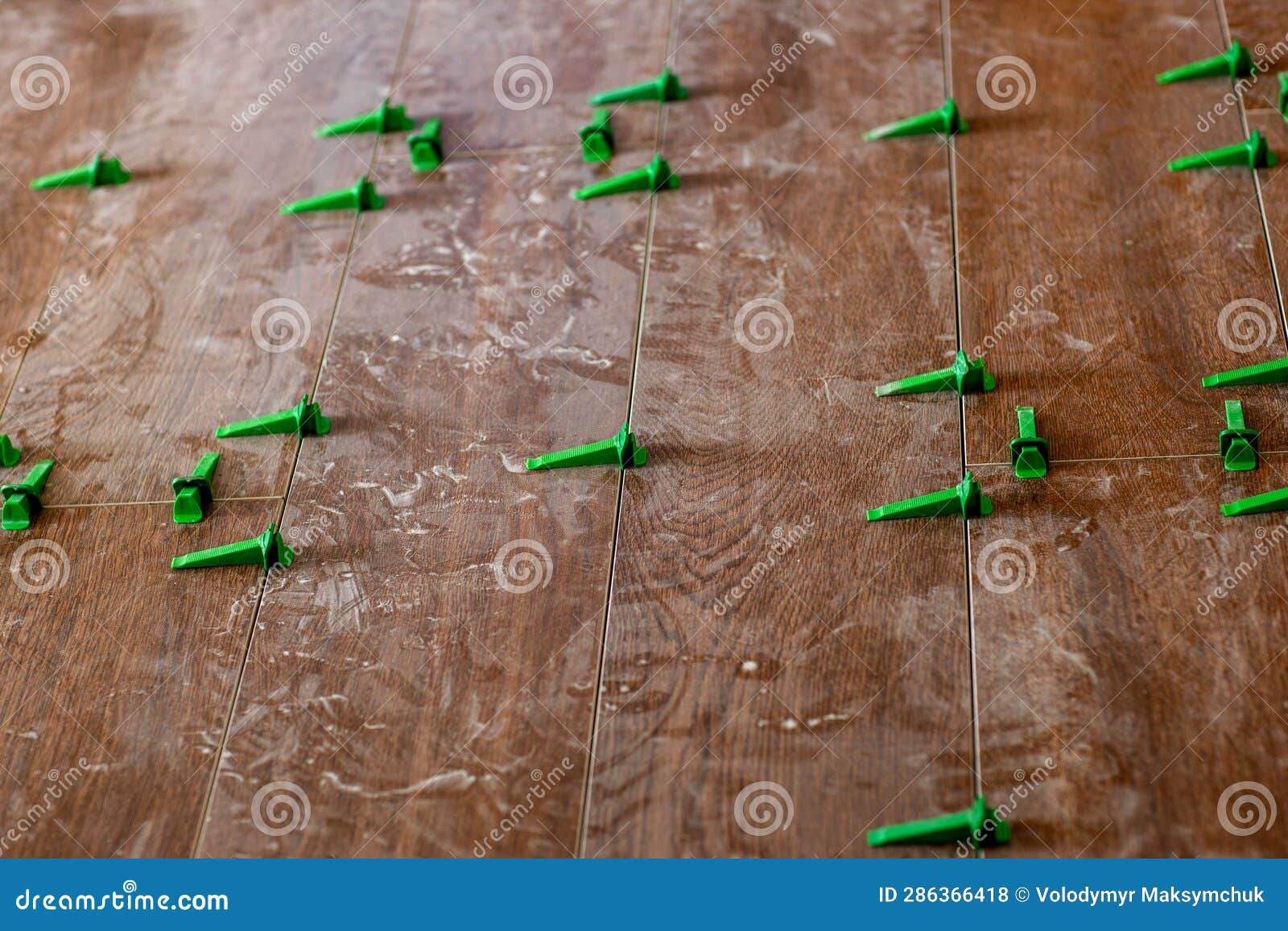 Plastic Tile Leveling System Clips and Wedges Leveling Install Tools ...