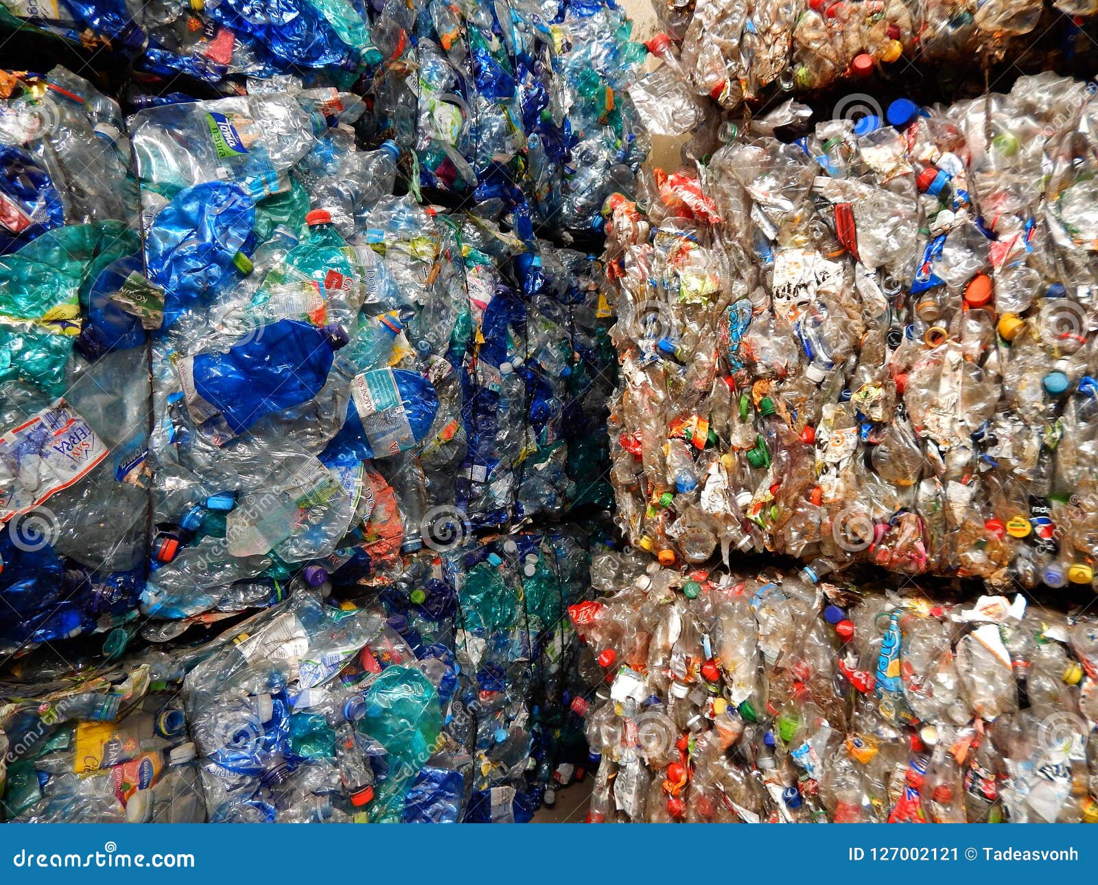 Plastiek en meer plastic stock afbeelding. Image of europa - 127002121