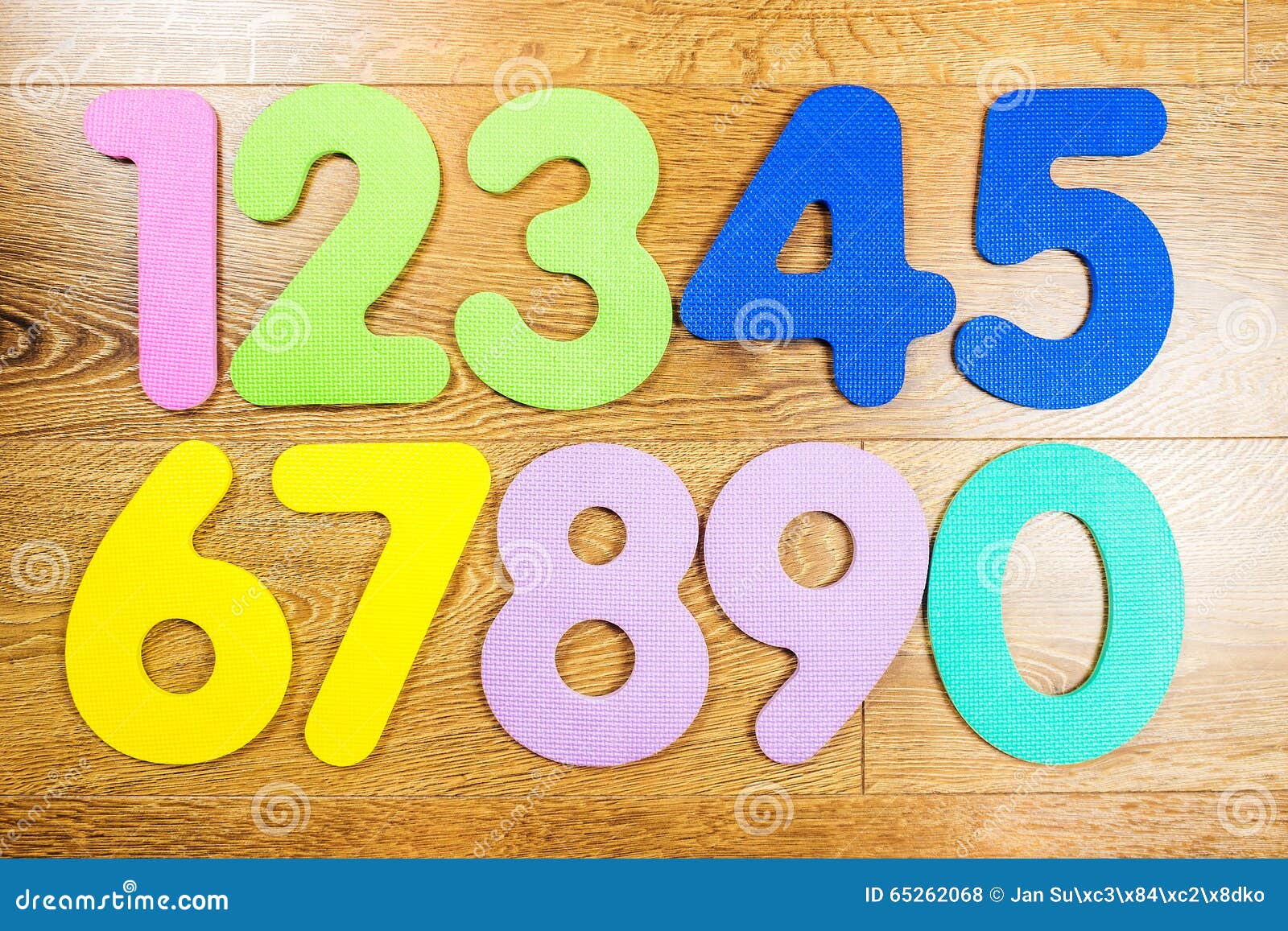 Plastikzahlen in Zwei Reihen Stockfoto - Bild von gelesen, ausbildung ...