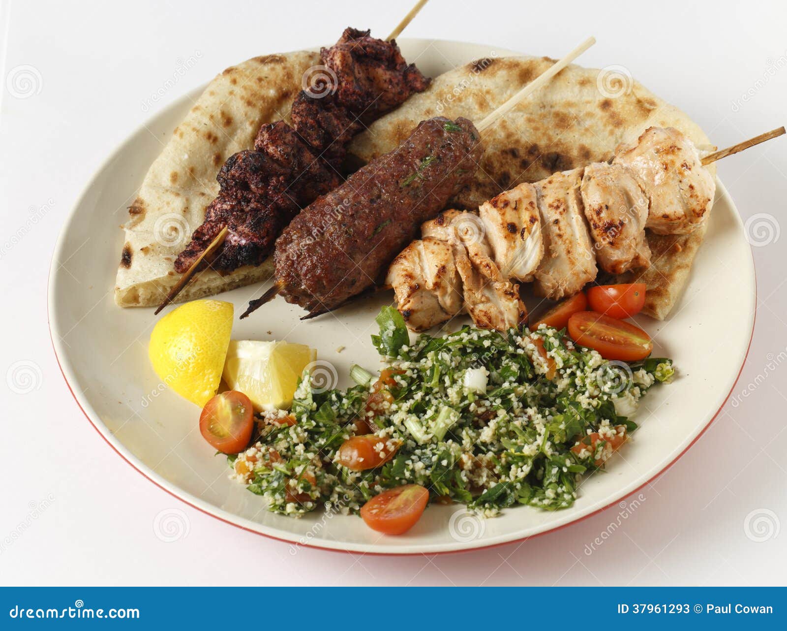 Plat De Chiche-kebab De Barbecue Avec Le Tabouleh Image stock - Image ...