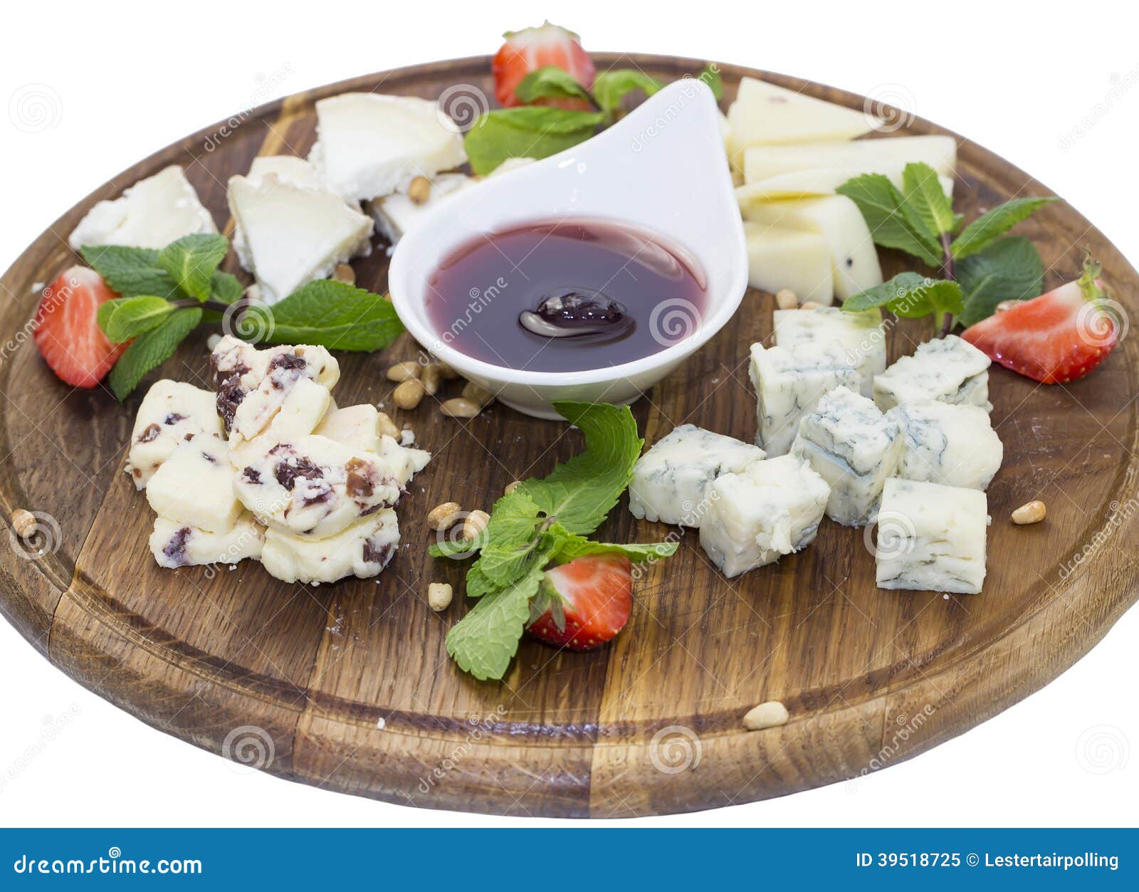 Plat de fromage image stock. Image du restaurant, repas - 39518725