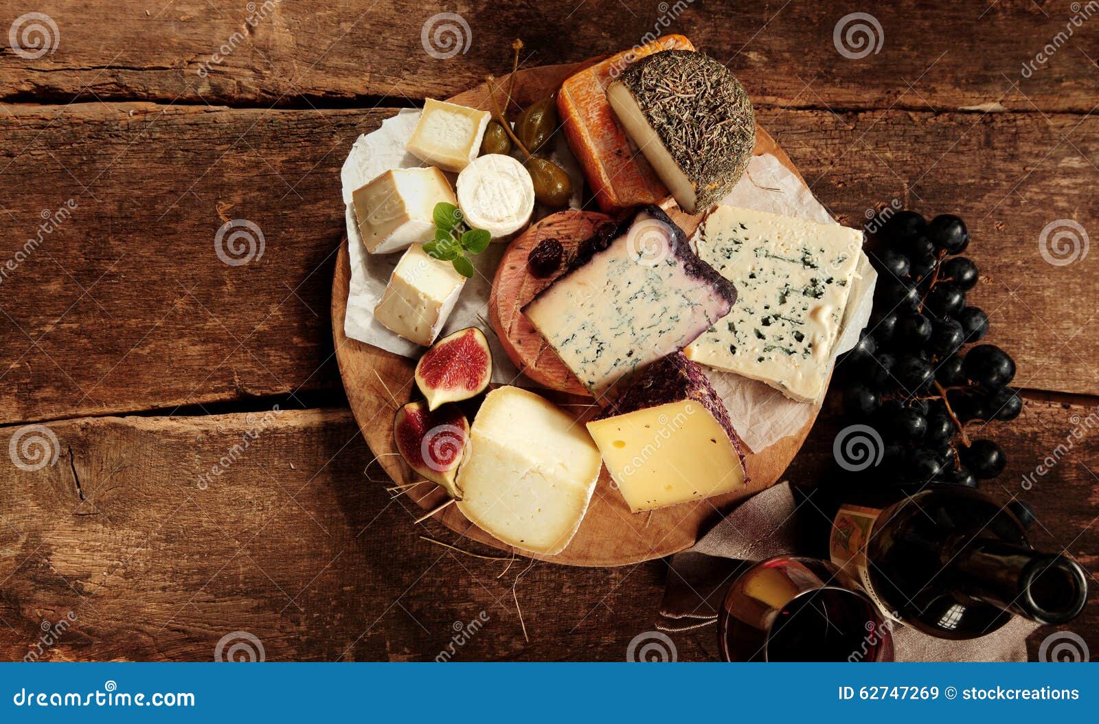 Plat De Fromage Avec Du Fromage Assorti Image stock - Image of fromage ...