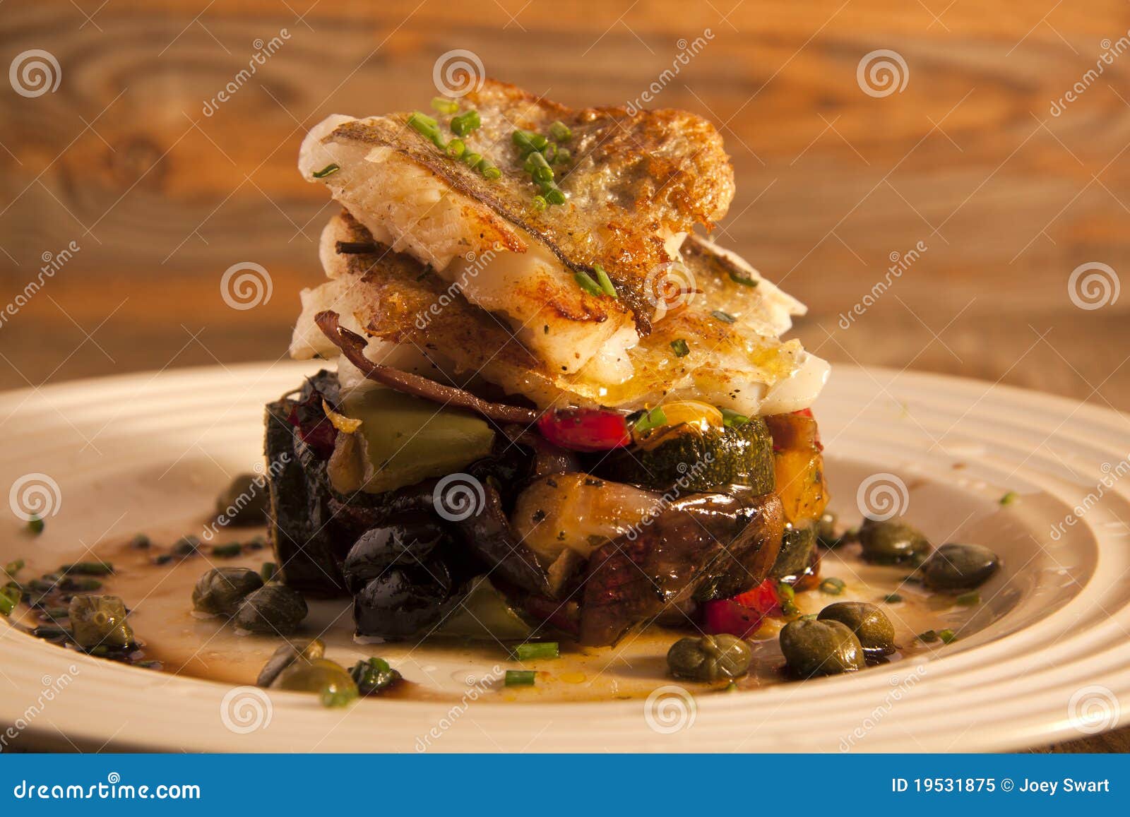 Plat De Poisson Méditerranéen. Image stock - Image du vert, régime ...