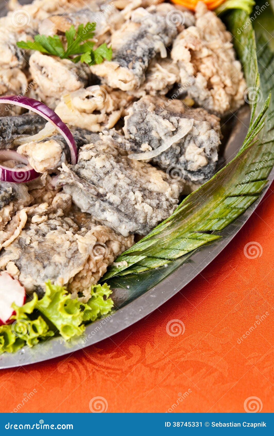 Plat frit d'harengs image stock. Image of cornichon, nourriture - 38745331