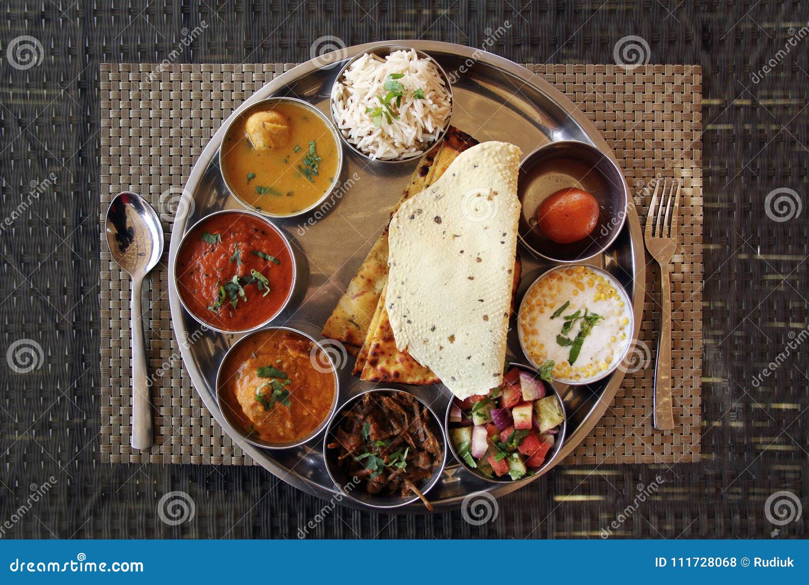 Plat Indien De Thali De Rajasthani Photo stock - Image du épicé ...