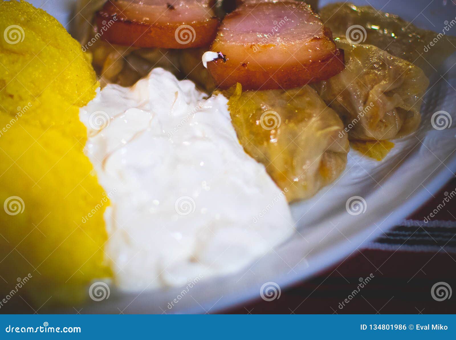 Plat Traditionnel Roumain Du Plat Photo stock - Image du sain, table ...