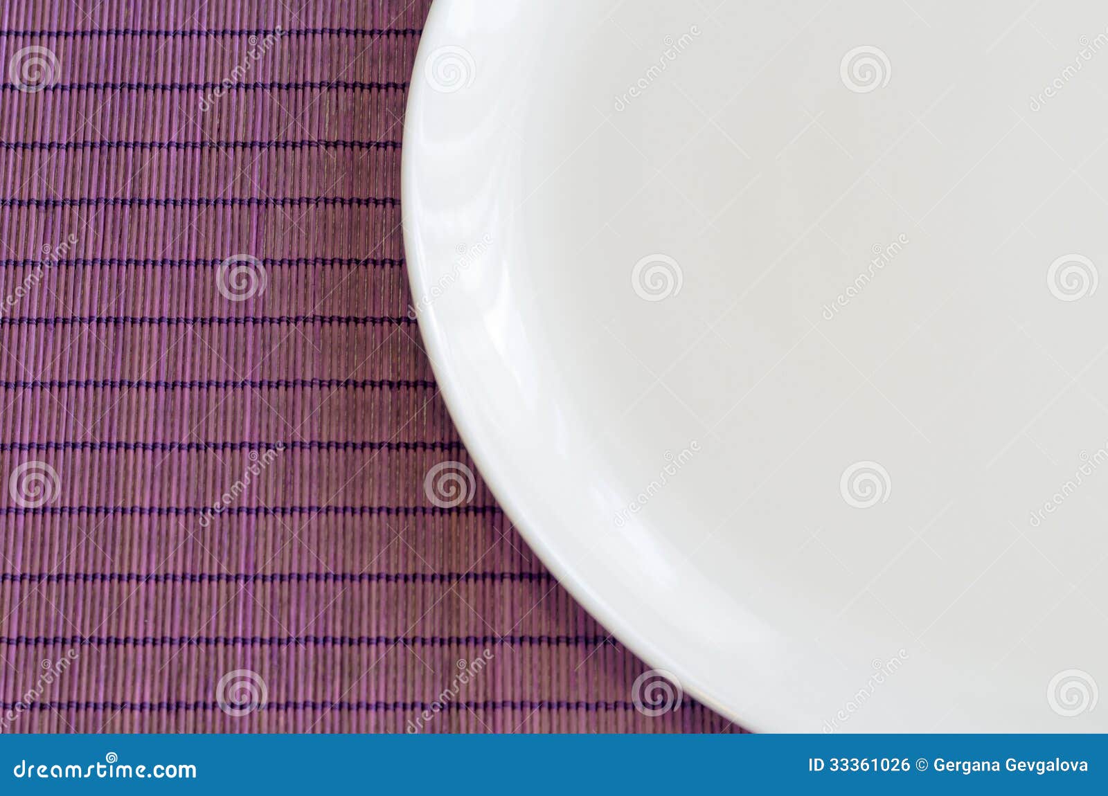 Plat vide blanc photo stock. Image du pointu, plaque - 33361026