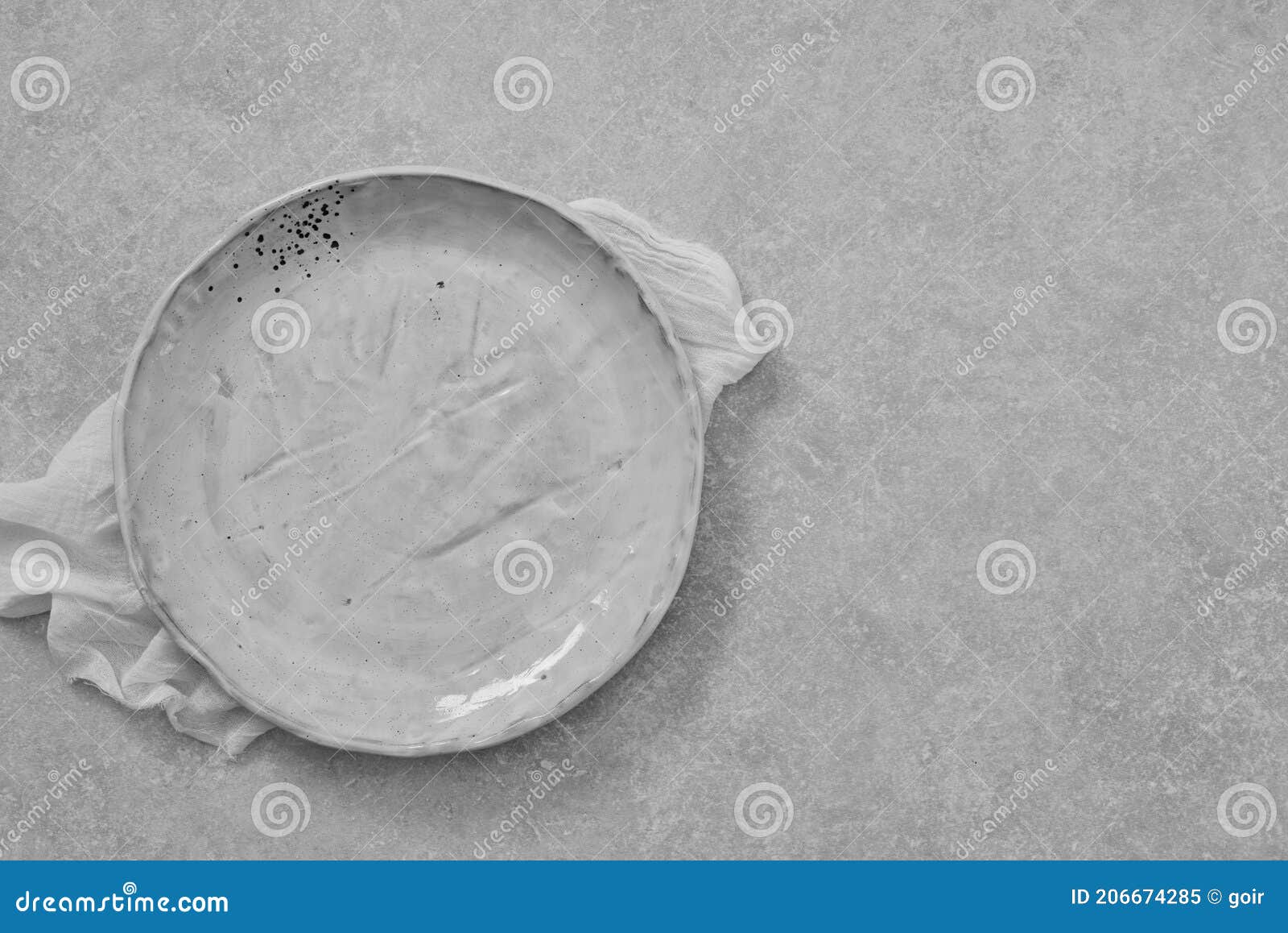 Plat vide blanc image stock. Image du horizontal, gens - 206674285