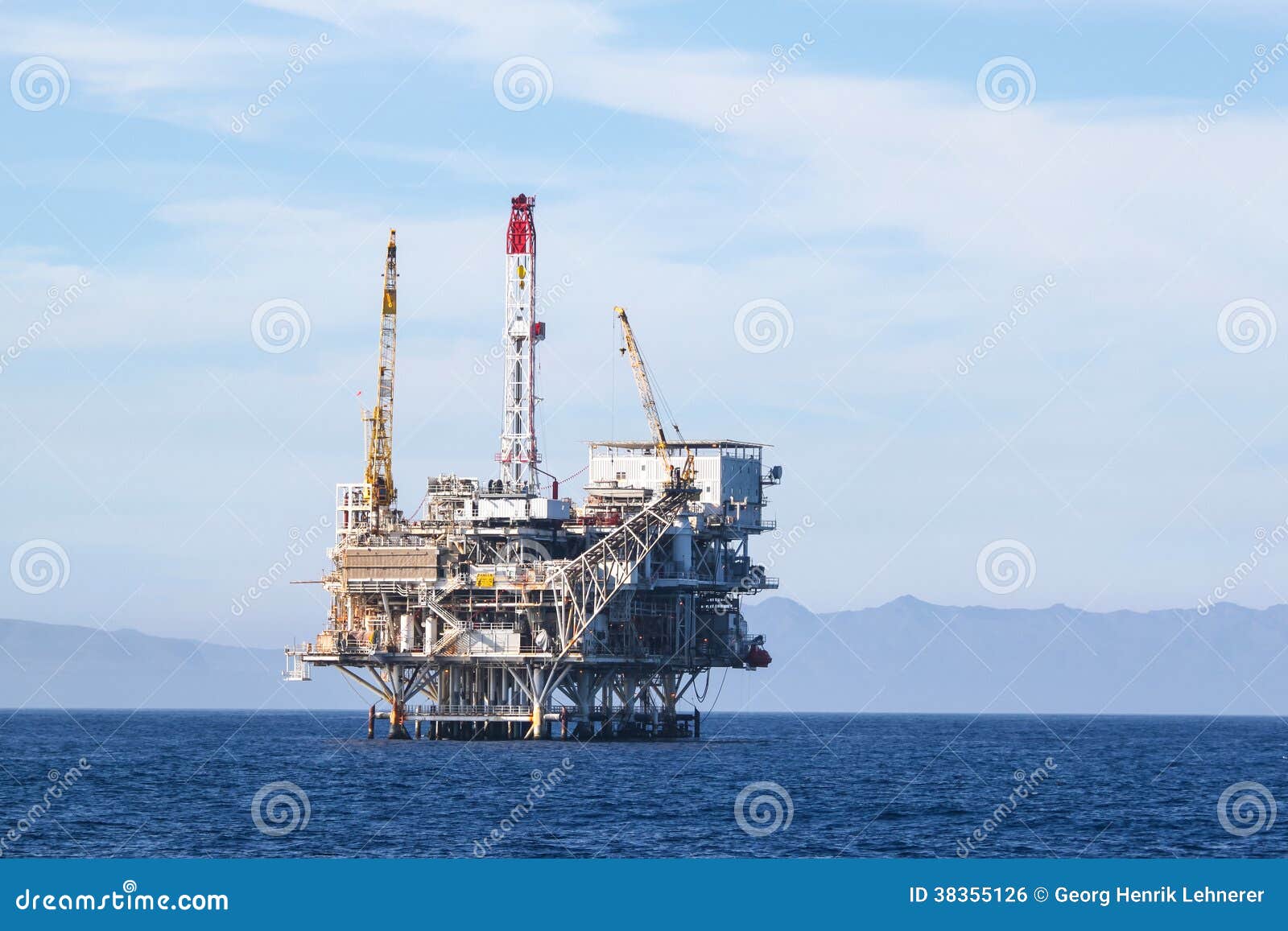 Plataforma petrolífera foto de stock. Imagem de campo - 38355126