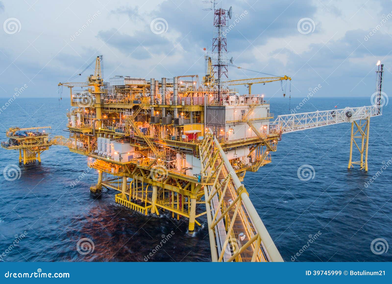 Plataforma petrolífera imagem de stock. Imagem de recurso - 39745999