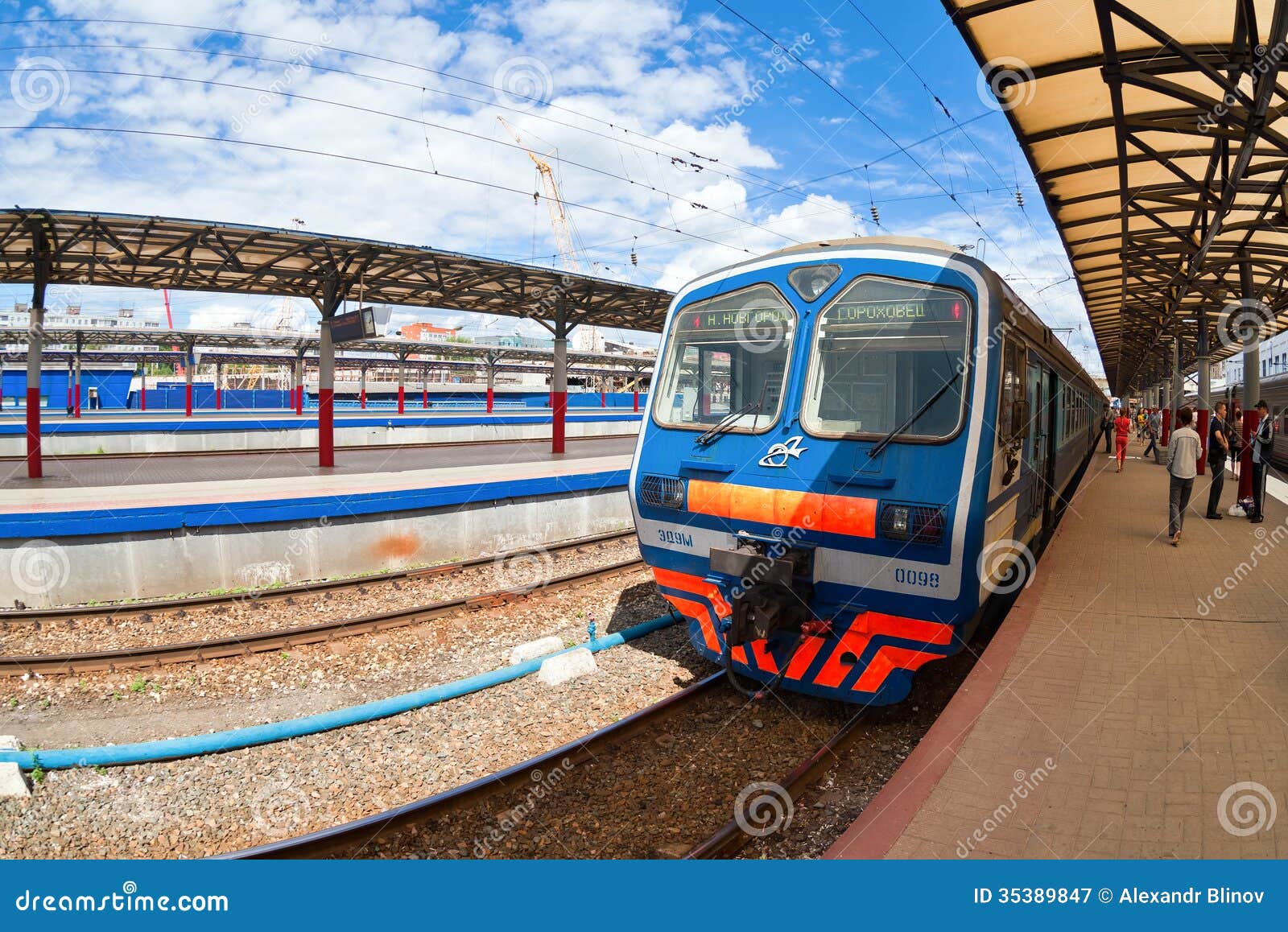 Plataformas No Terminal Do Trilho De Moskovsky Fotografia Editorial ...
