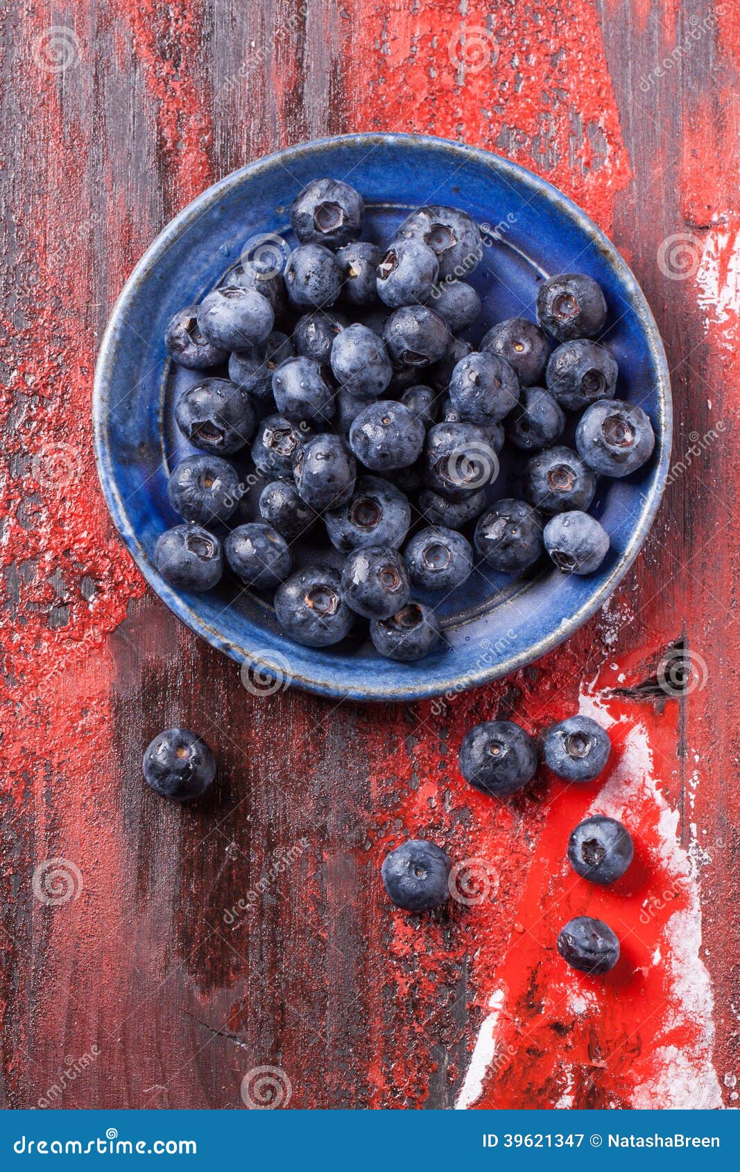 Plate of blueberries stock image. Image of summer, blueberry - 39621347