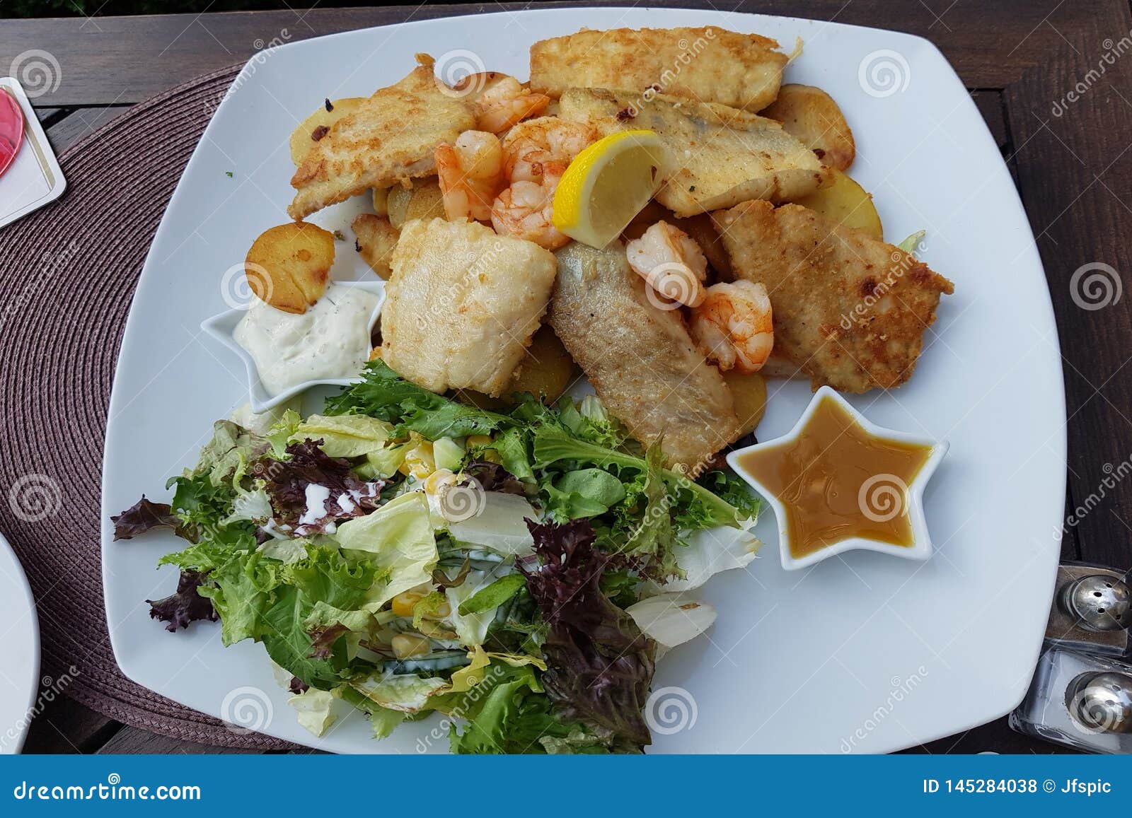 Plate with Different Fish Platter Stock Photo - Image of dish, gourmet ...