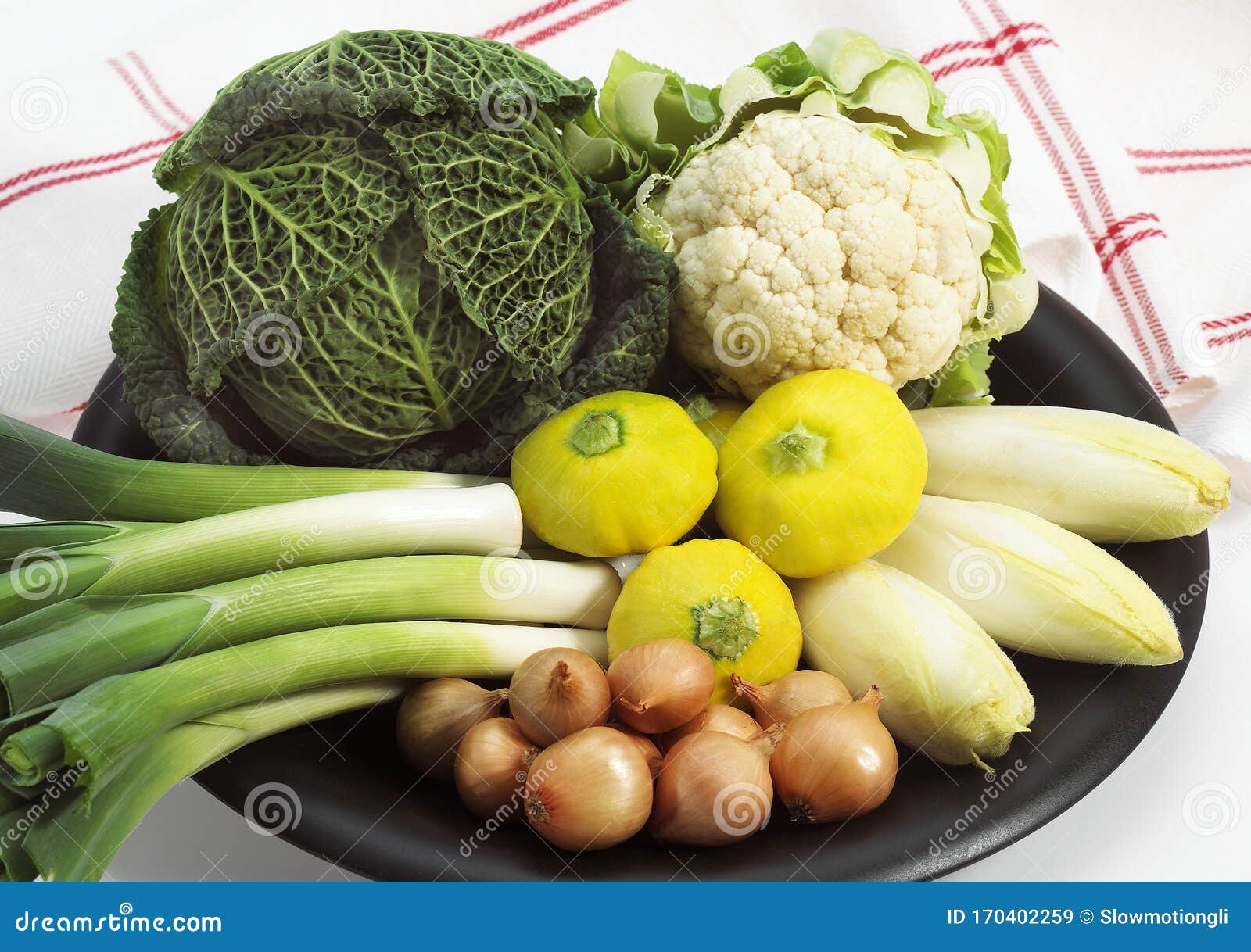 COMPOSITION DE LEGUMES stock image. Image of green, endivia - 170402259