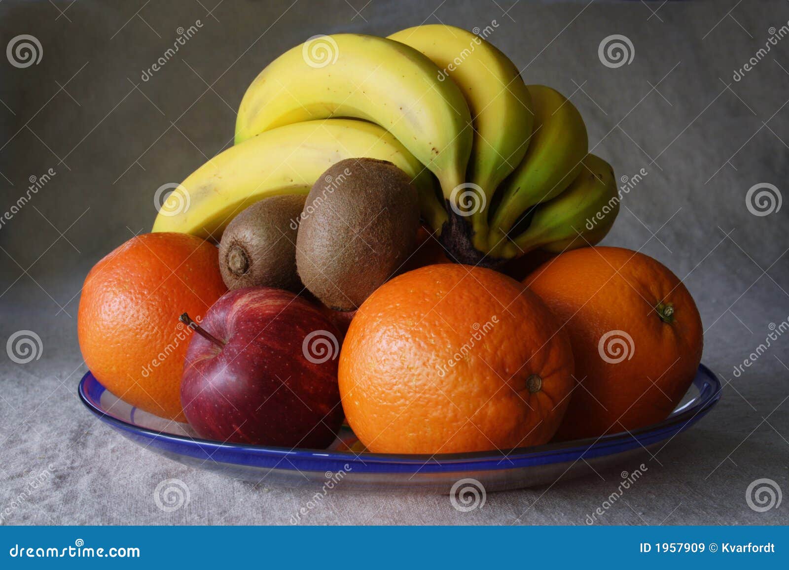 Plate of fresh fruit stock image. Image of citrus, green - 1957909