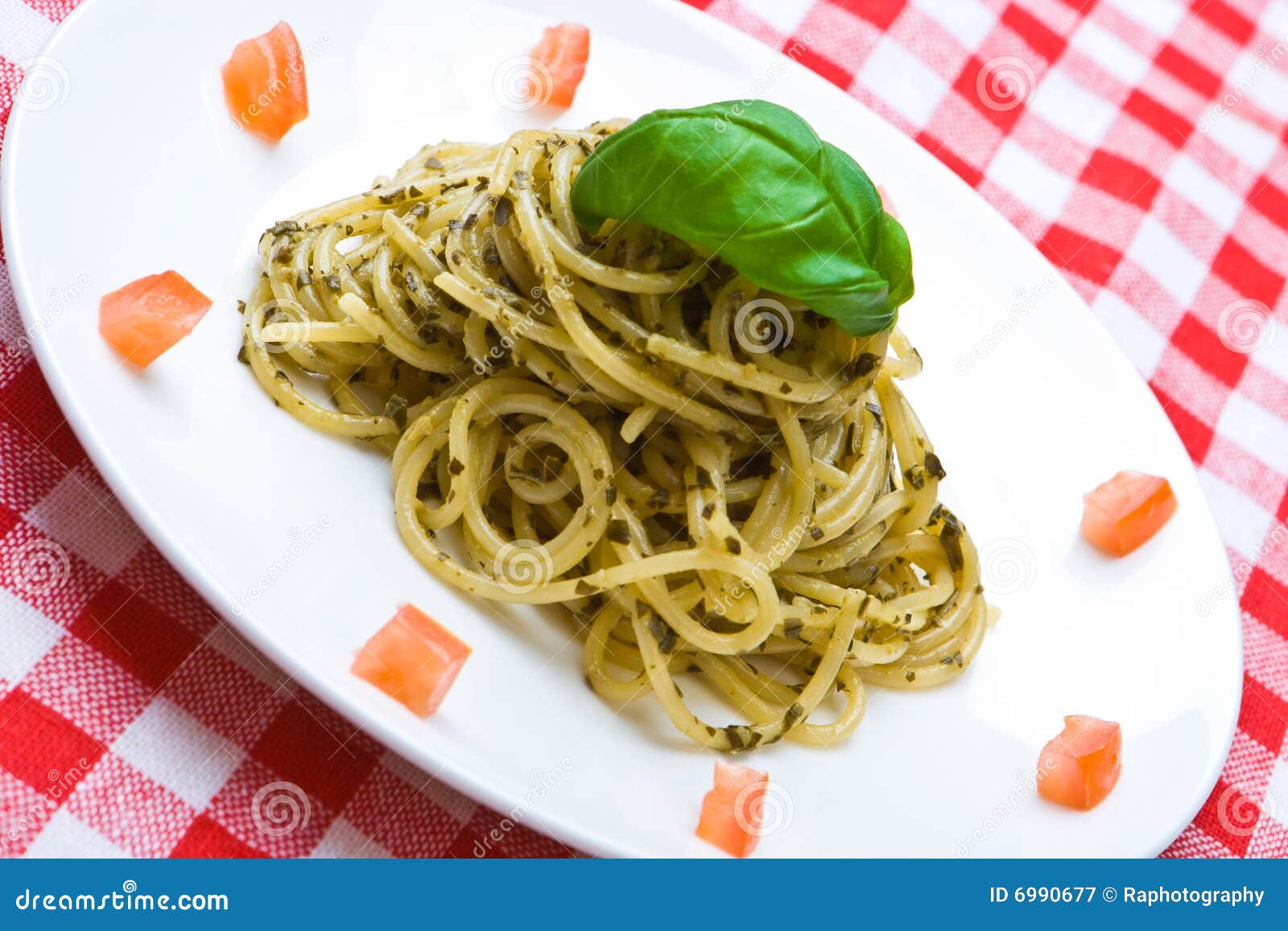 Plate of fresh spaghetti stock image. Image of gourmet - 6990677