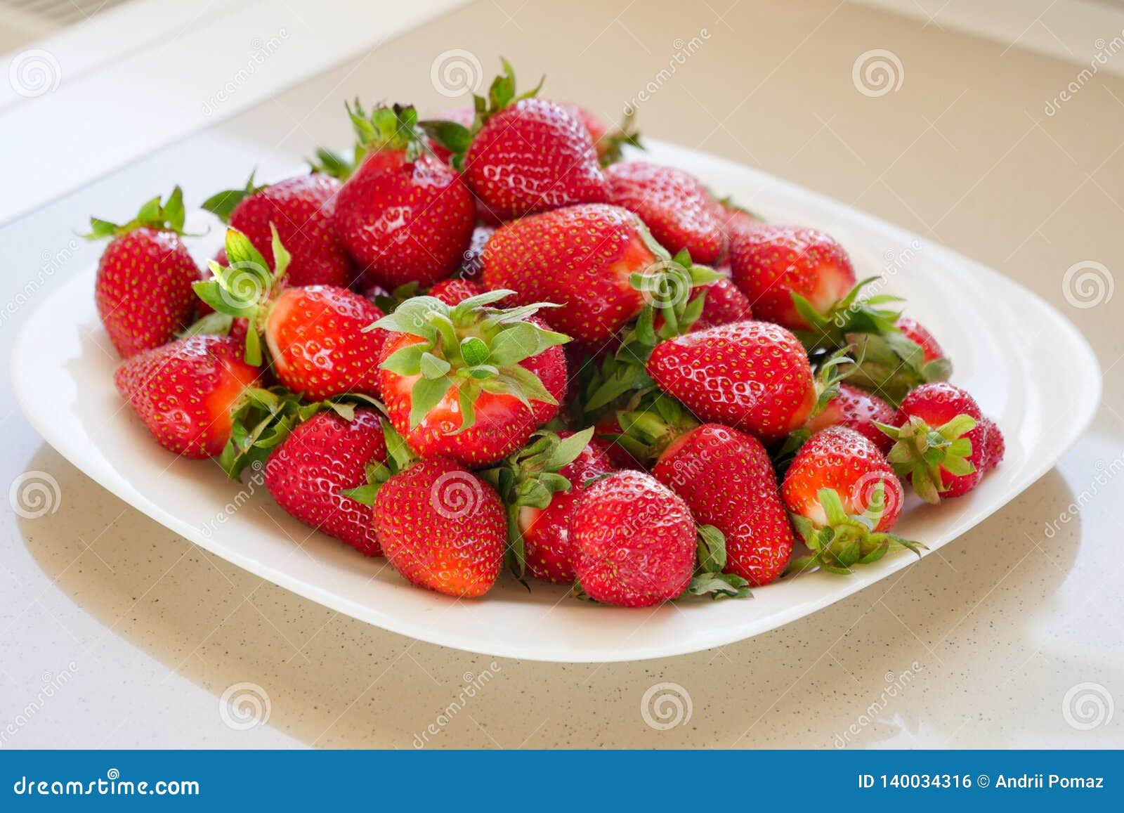 The Plate with Fresh Strawberry Stock Photo - Image of closeup, dessert ...