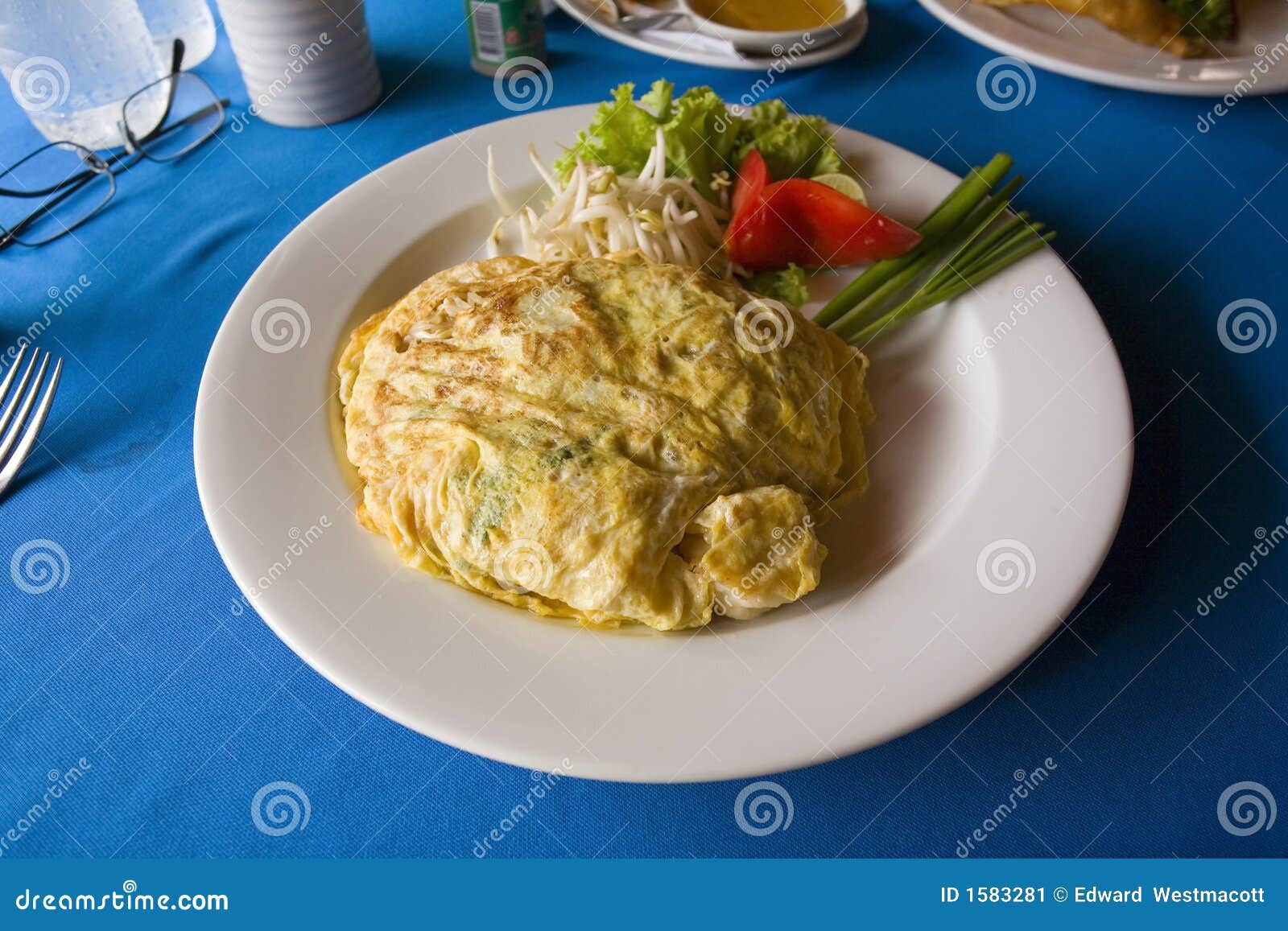Plate of hot Pad Thai stock image. Image of delicious - 1583281