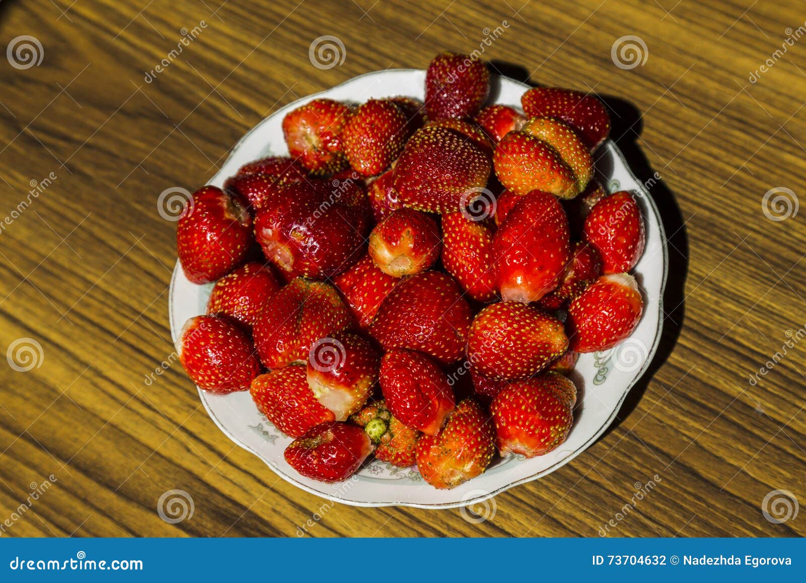 Plate with strawberries stock photo. Image of crop, food - 73704632