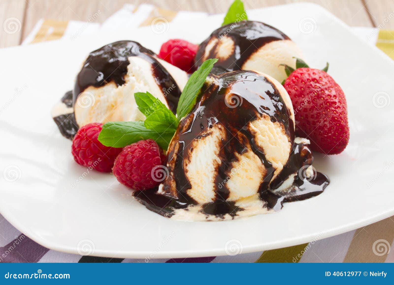 Plate of vanilla icecream stock image. Image of product - 40612977