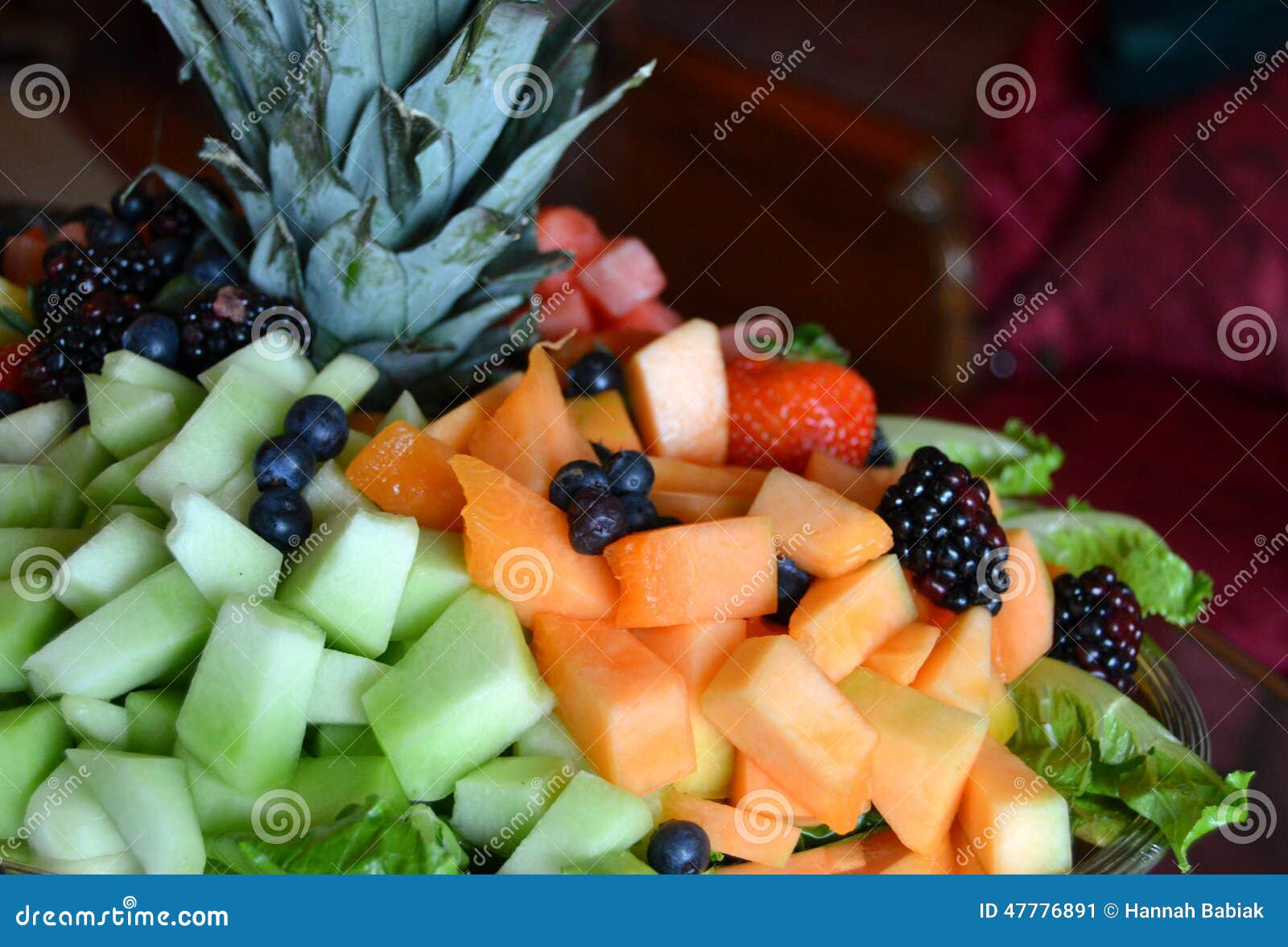 Plateau de fruit frais image stock. Image du fruits, orange - 47776891
