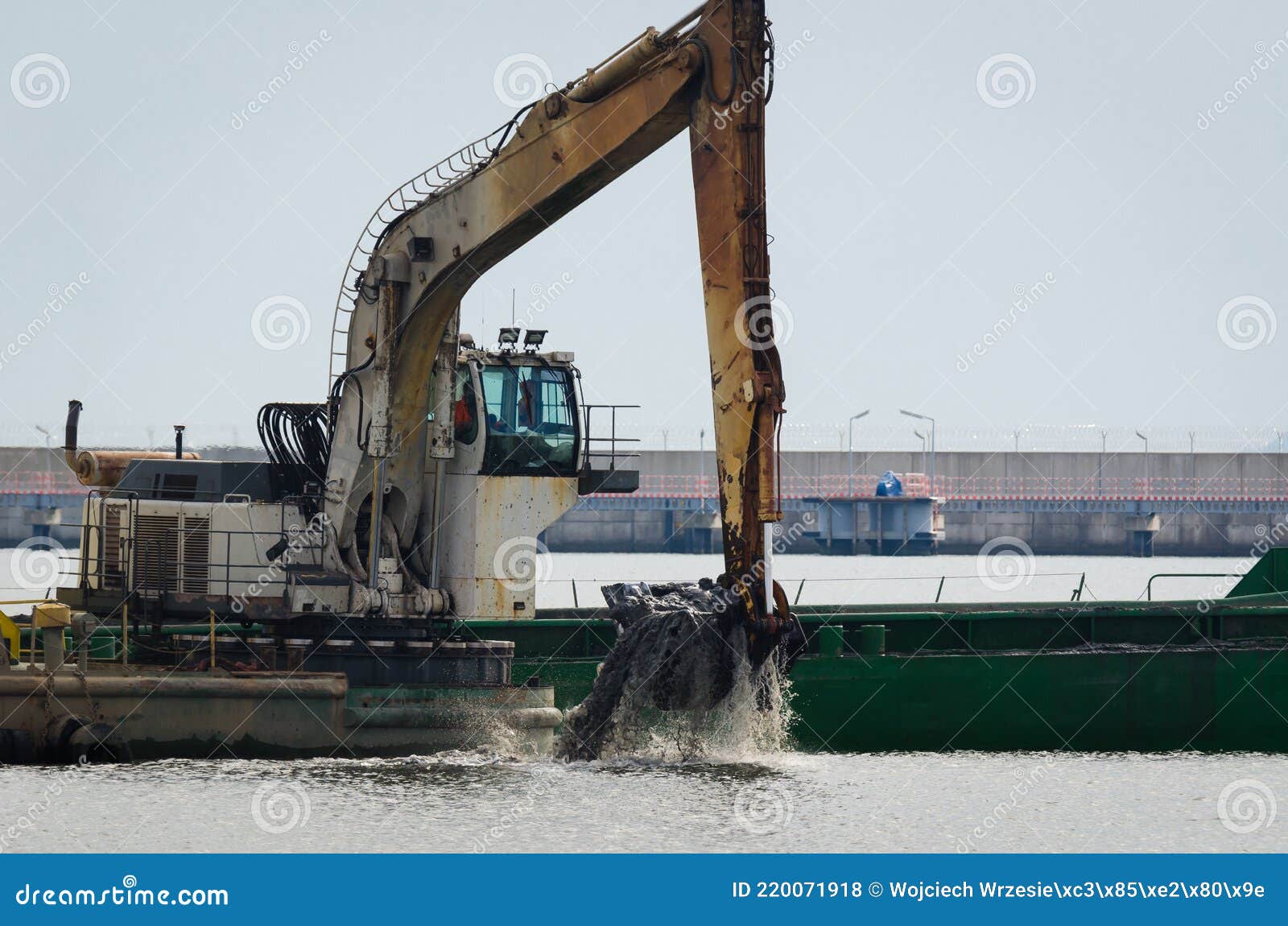 CONSTRUCTION WORK in a SEAPORT Stock Photo - Image of ground, bucket ...