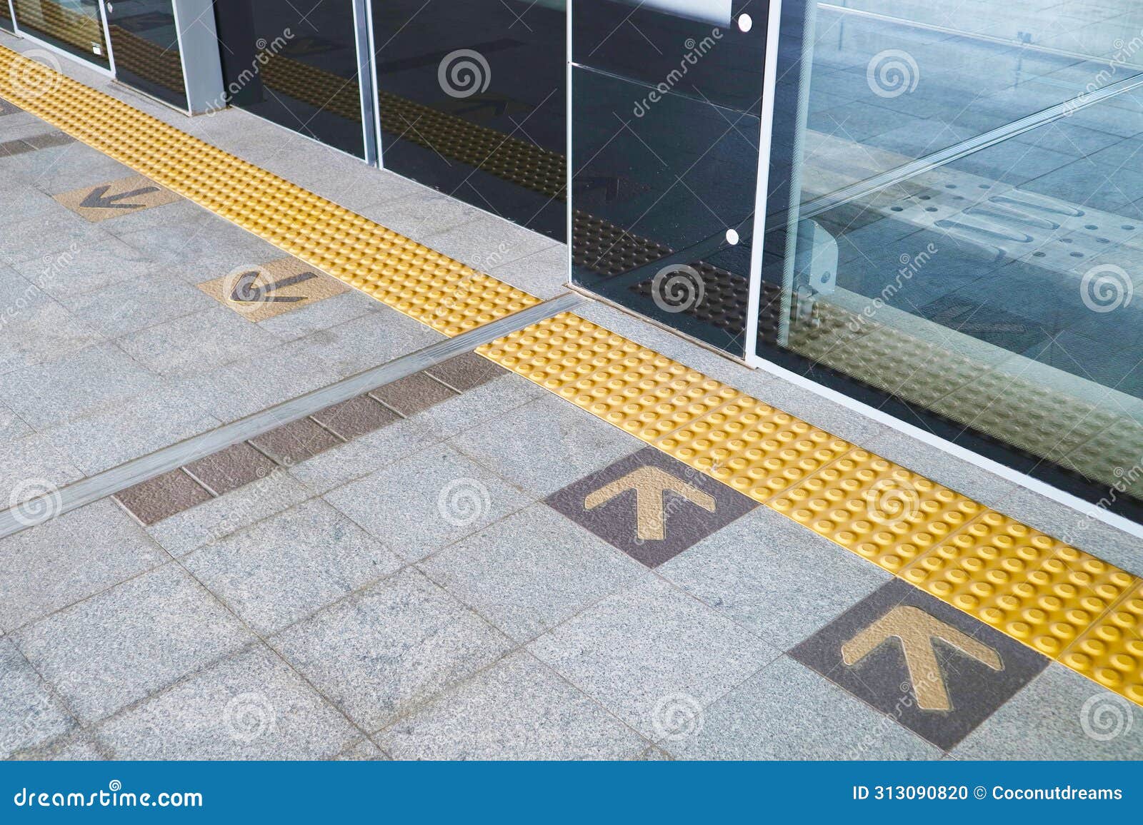Platform and the Edge Doors of Metro Station Stock Photo - Image of ...