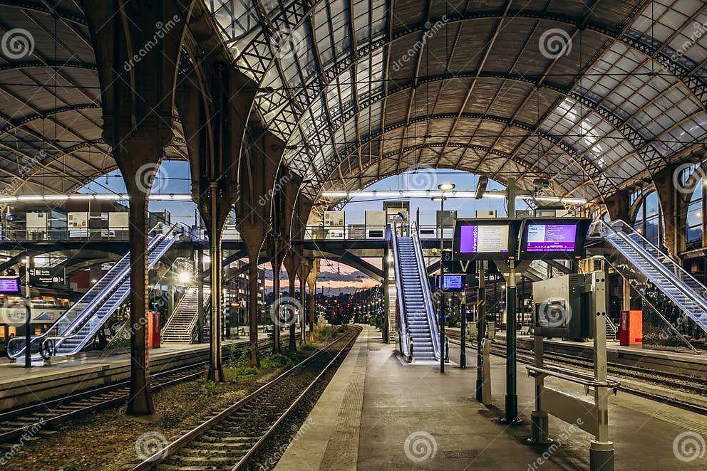 Platform at Nice Central Station Awaiting the Arrival of a Train ...