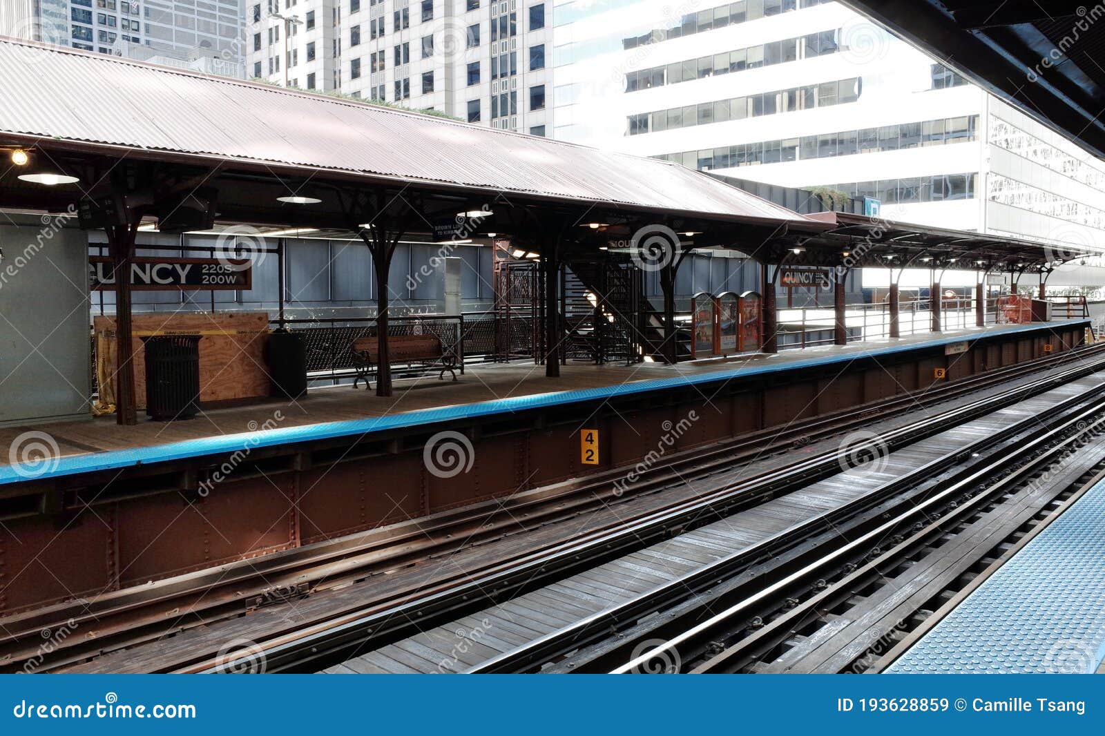 Platform of Train Station of the Loop at Chicago Editorial Stock Image ...