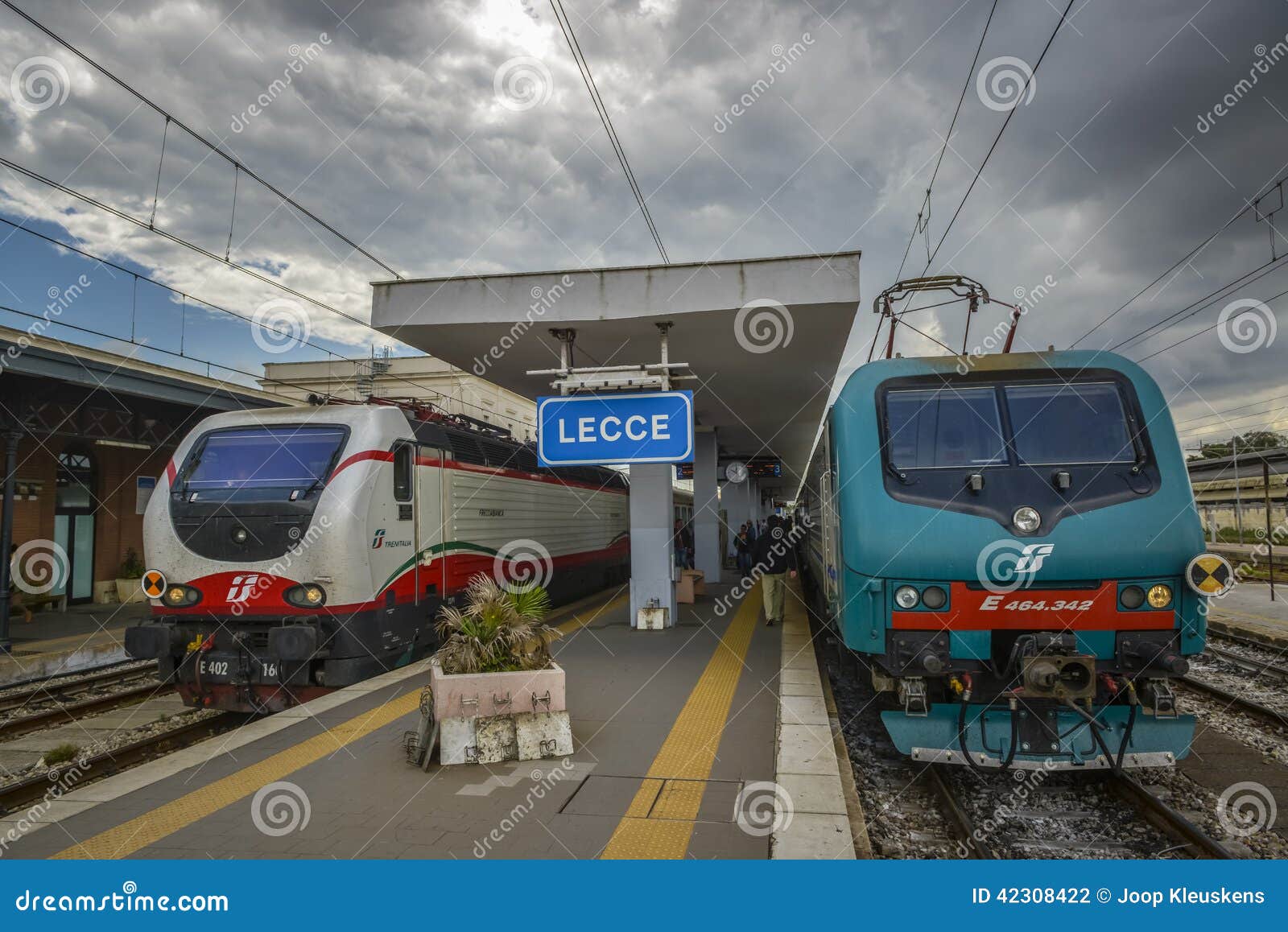 Platform with train editorial photography. Image of italian - 42308422