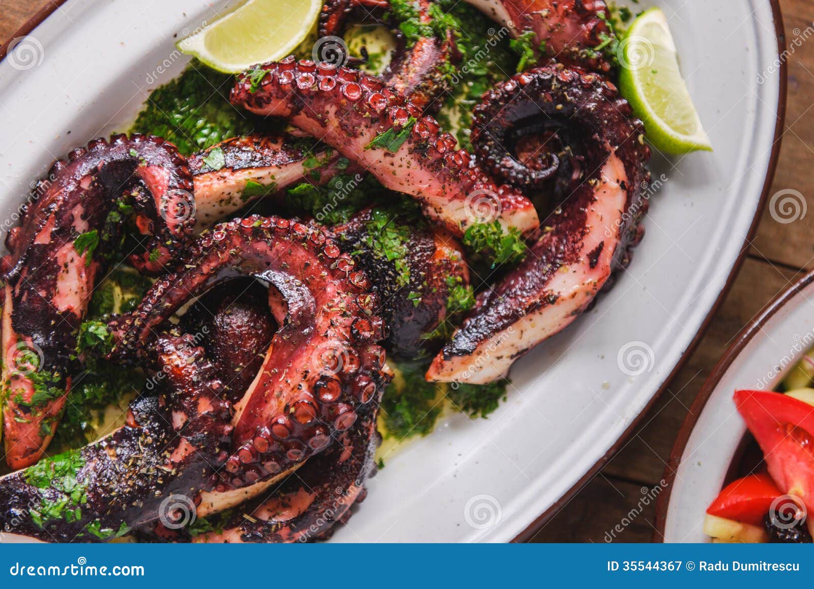 Plato Asado a La Parrilla Del Pulpo Imagen de archivo - Imagen de ...