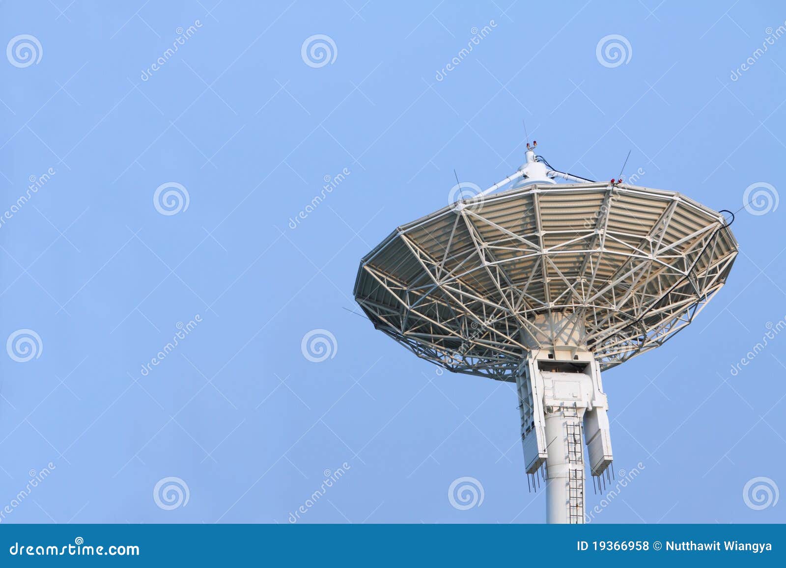 Plato Basado En Los Satélites Grande Foto de archivo - Imagen de antena ...