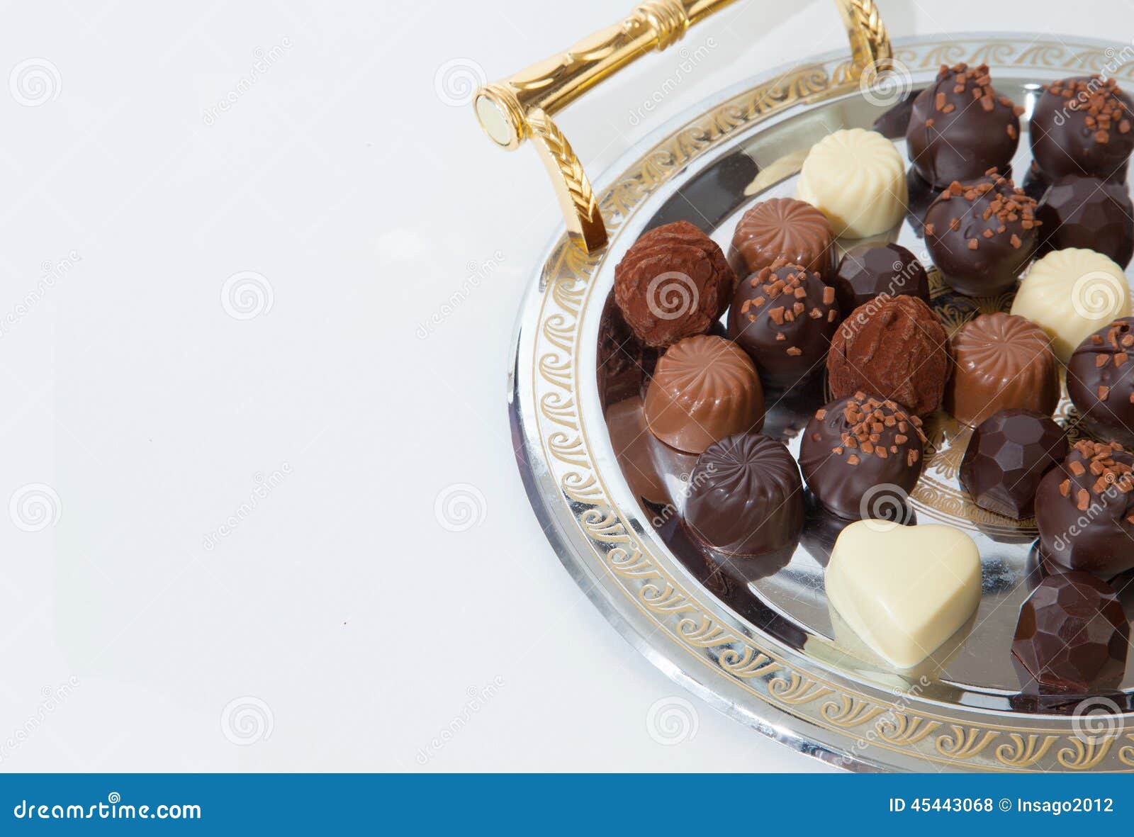 Plato de chocolates foto de archivo. Imagen de azucarado - 45443068