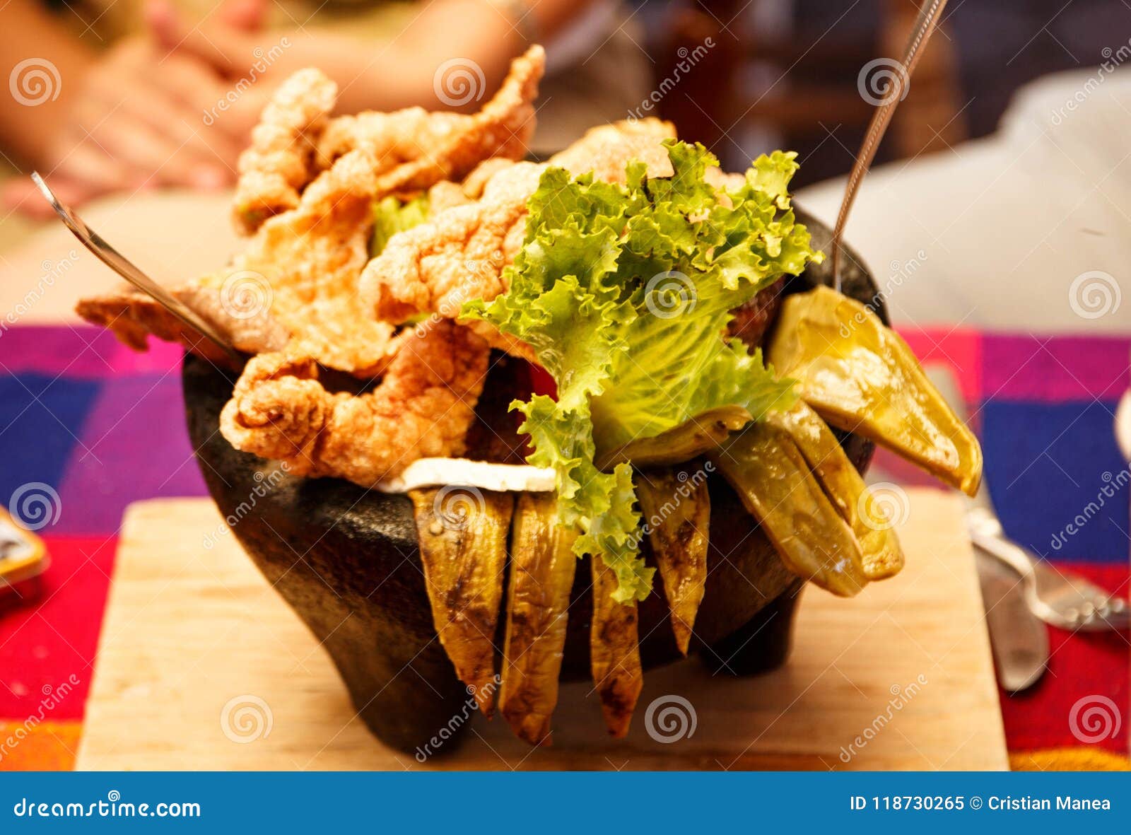 Plato De Molcajete Comida Mexicana Tradicional Imagen de archivo ...