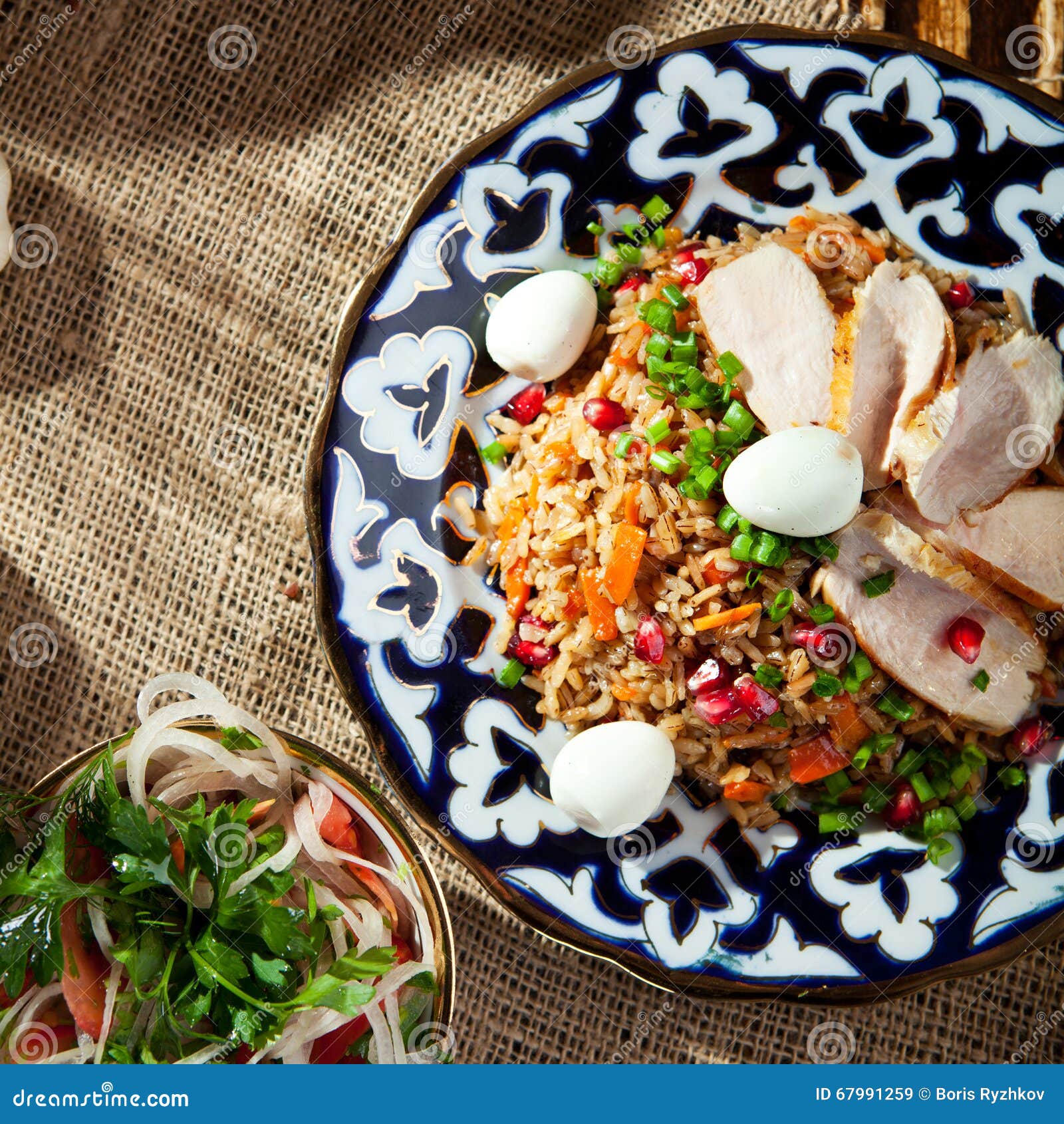 Plato del pilaf imagen de archivo. Imagen de pollo, rebanada - 67991259